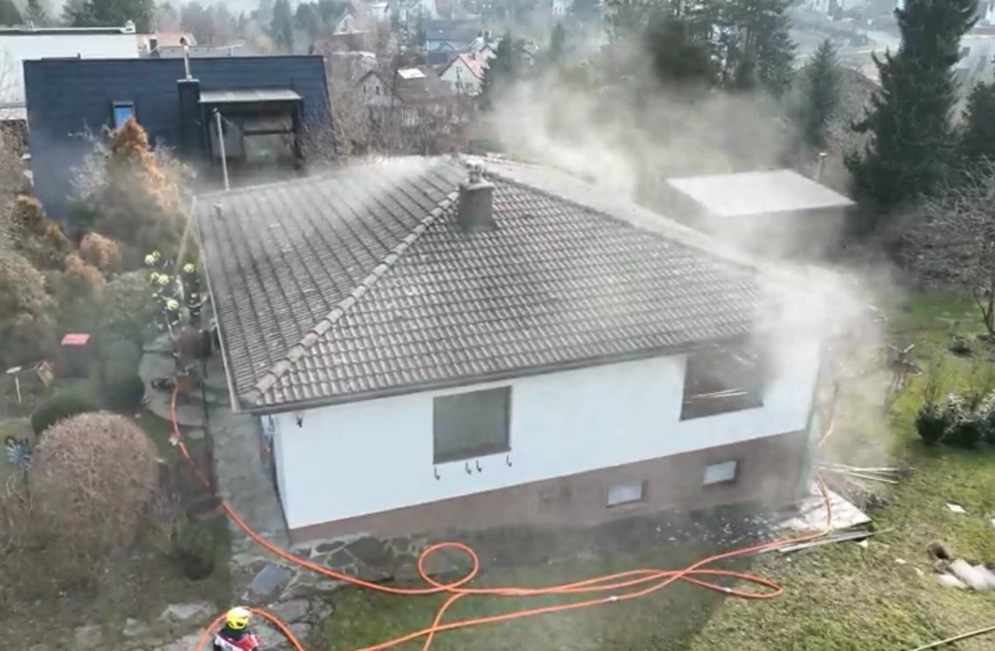 Feuerwehreinsatz: Eine verletzte Person bei Zimmerbrand in Gablitz ...