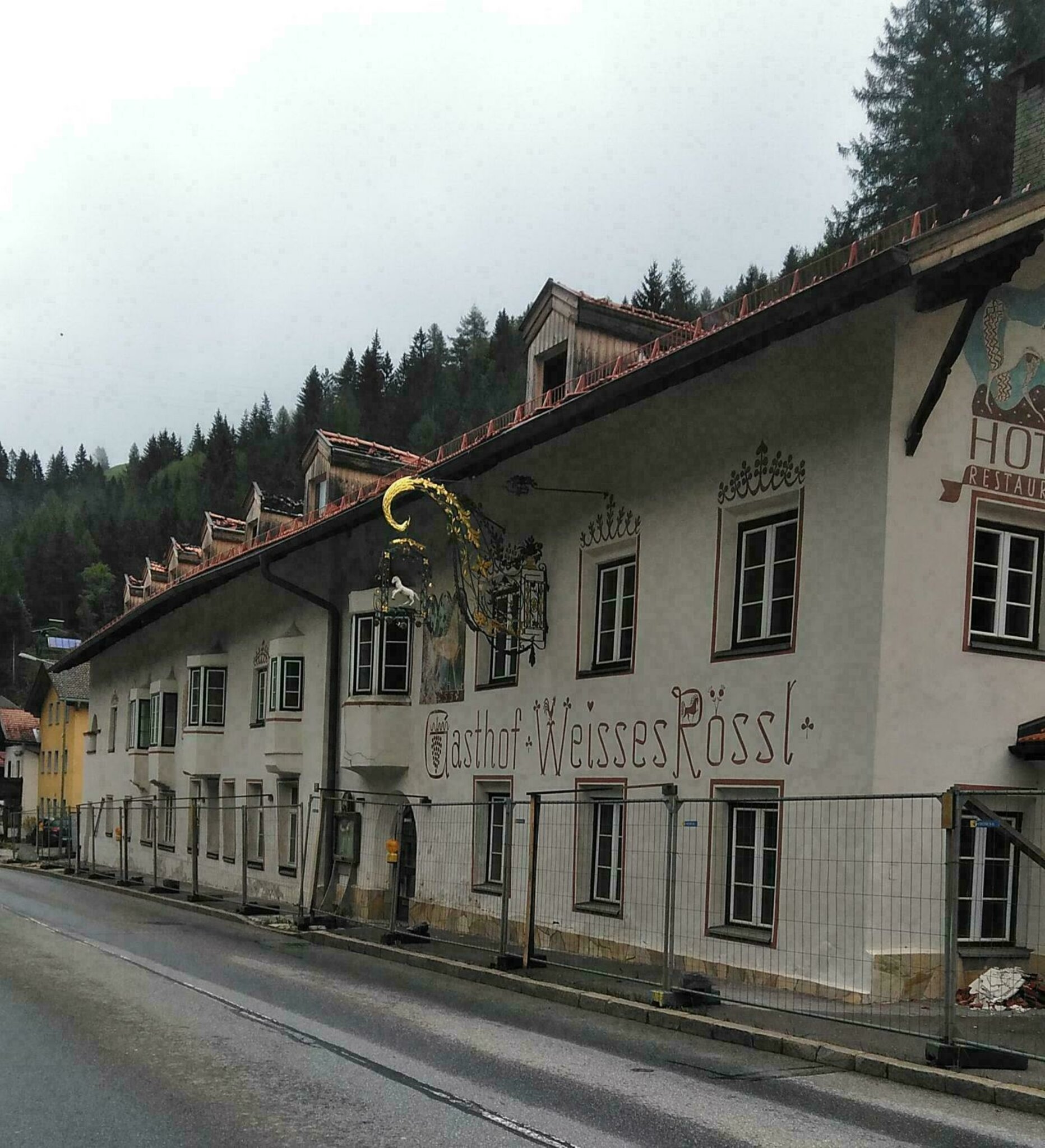 Gries: Abriss des Weißen Rössls fix – FP-LA Achhorner übt scharfe Kritik - Stubai-Wipptal