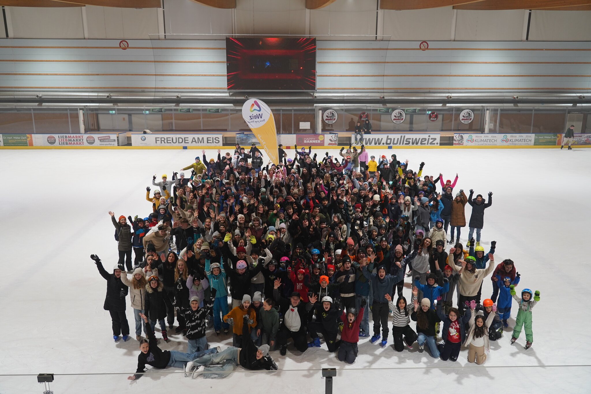 Eisdisco Weiz: Ein glitzerndes Saisonfinale auf dem Eis - Weiz