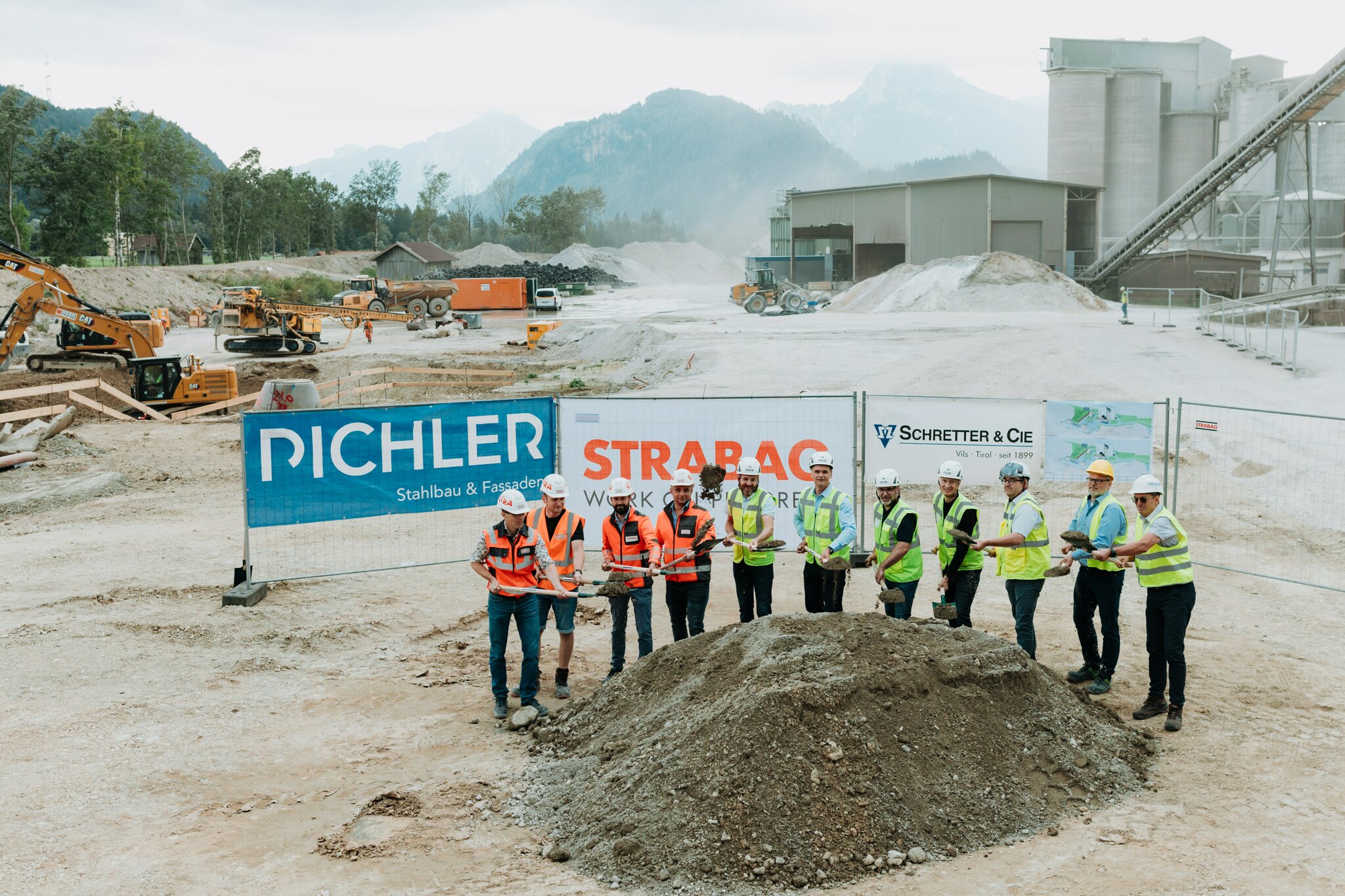 Großinvestition: Schretter & Cie errichtet 48 Meter hohe Silotürme - Reutte