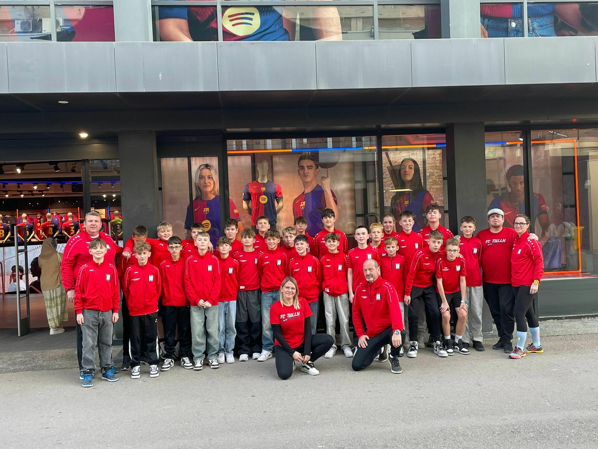Tulln trifft Spanien: U13 Mannschaft des FC Tulln besucht FC Barcelona ...