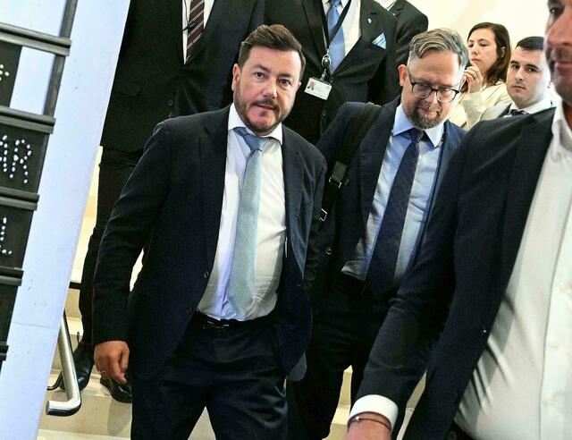 Insolvenzverwalter abgeblitzt: Benkos Mutter bleibt Chefin der ...