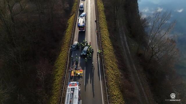 Schwerer Unfall: Drei Verletzte bei Frontalkollision auf B3 - Perg