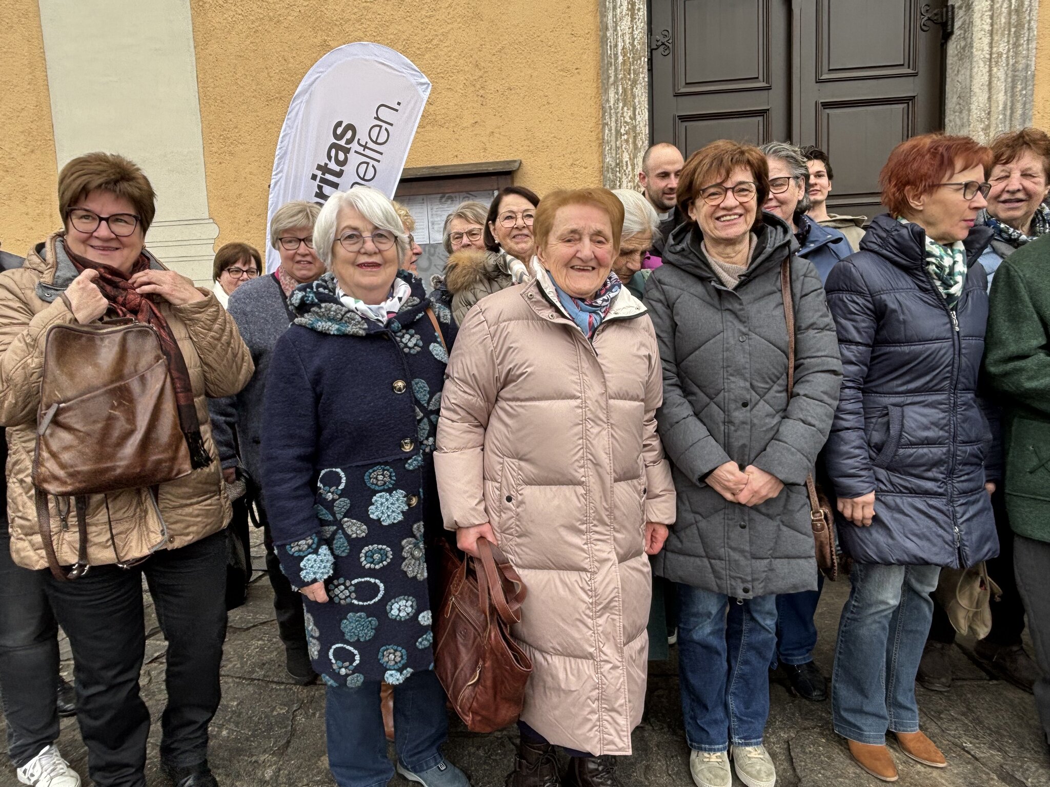 "Pilger der Hoffnung" unterwegs: Start der Caritas Haussammlung 2025 ...