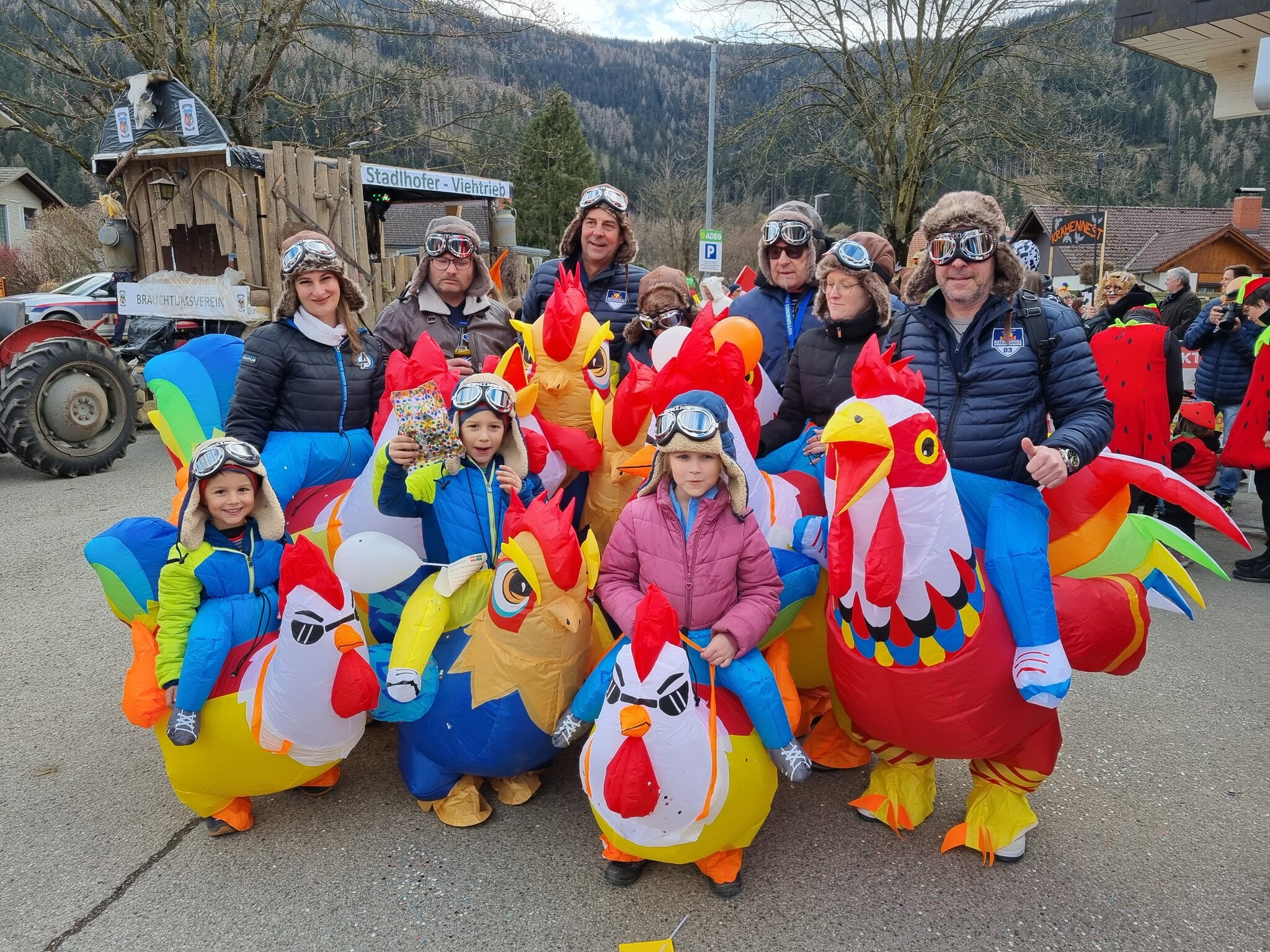 Faschingsumzug Traboch-Timmersdorf: Wo Krähen, Hähne und Dinos los ...