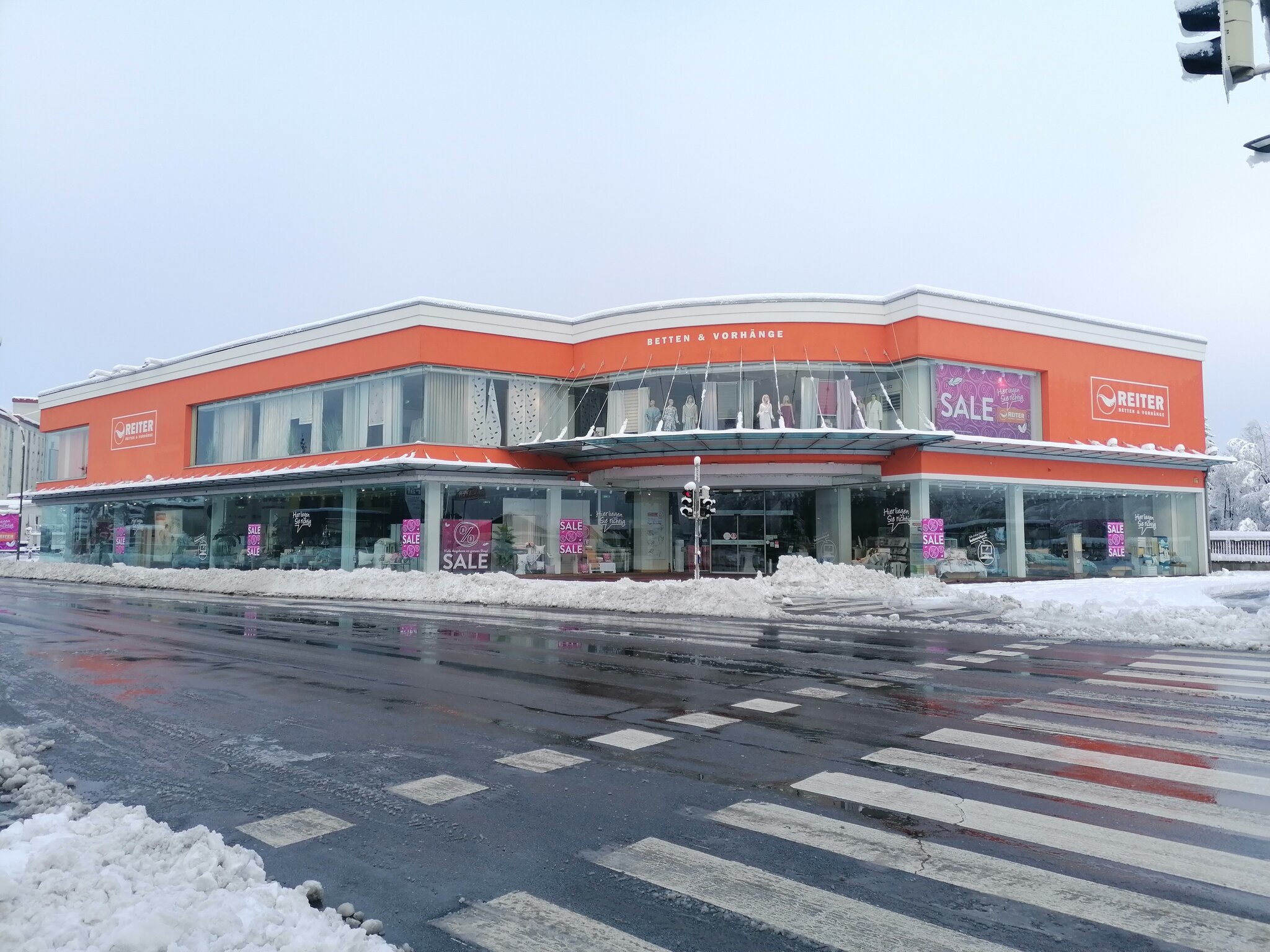 Stadtspitze tobt: AMS Villach zieht ins ehemalige Betten-Reiter-Gebäude ...