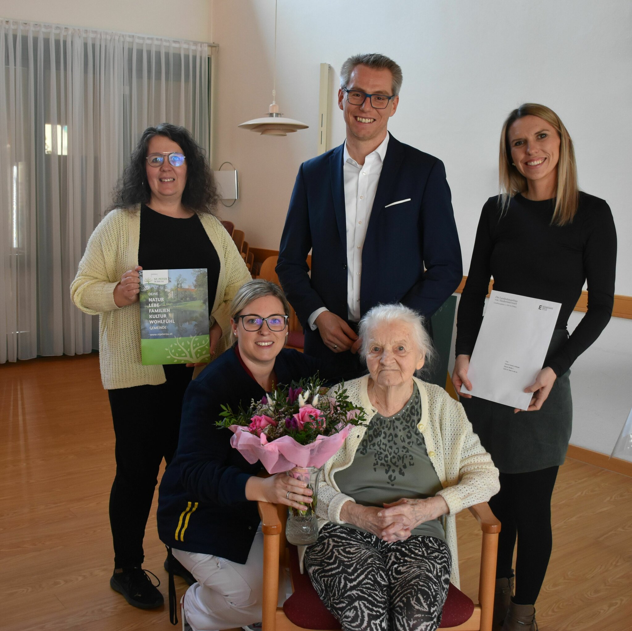Stadt Amstetten: 90. Geburtstag von Gertrud Linberger aus St. Peter/Au ...
