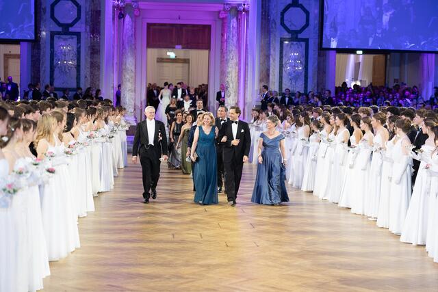 60.000 Euro Spende: Wohltätigkeit & hohe Politik beim 103. Elmayer ...