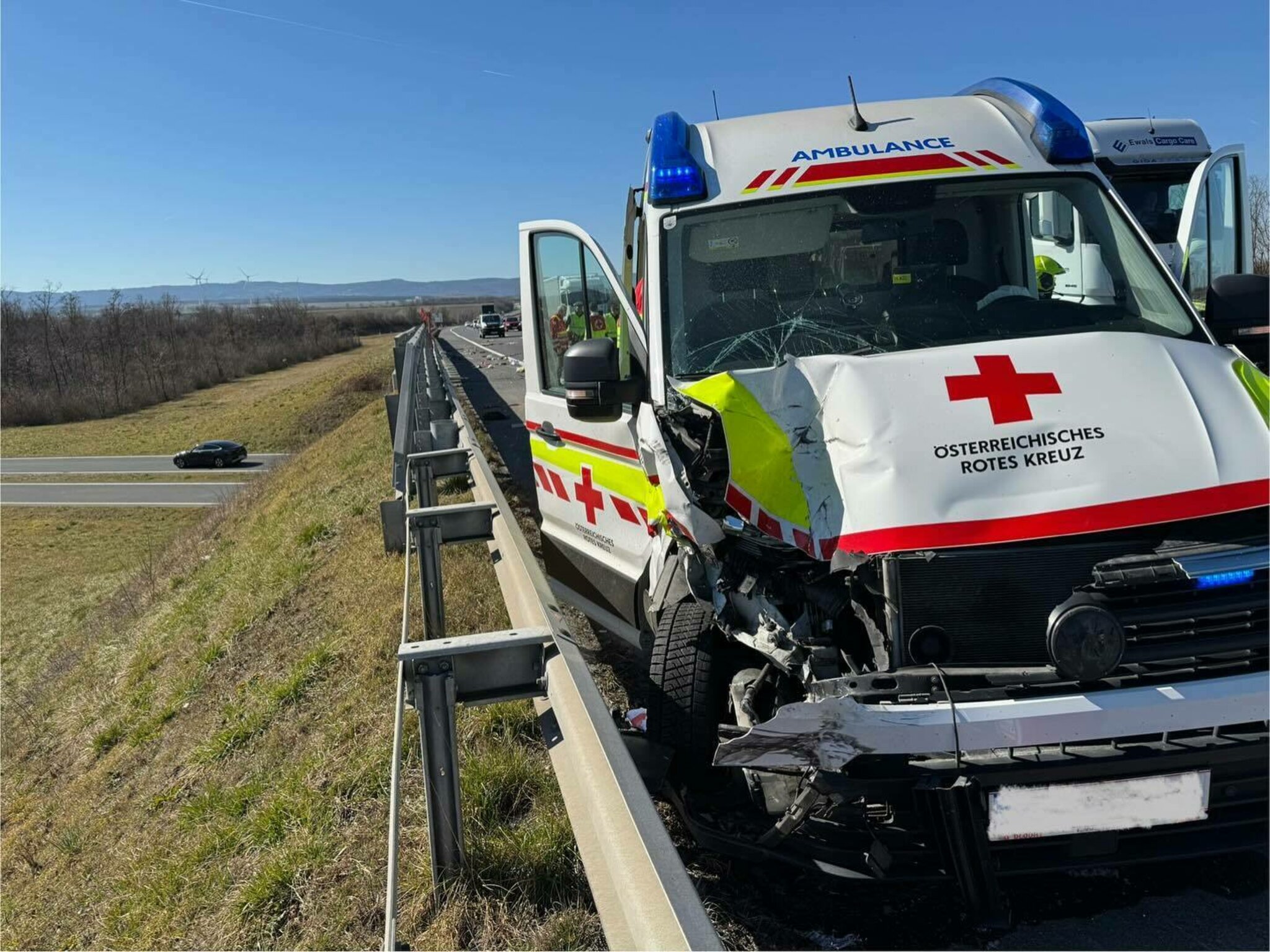 Autoüberschlag: Vier Verletzte bei Unfall auf S31 bei Wulkaprodersdorf - Eisenstadt