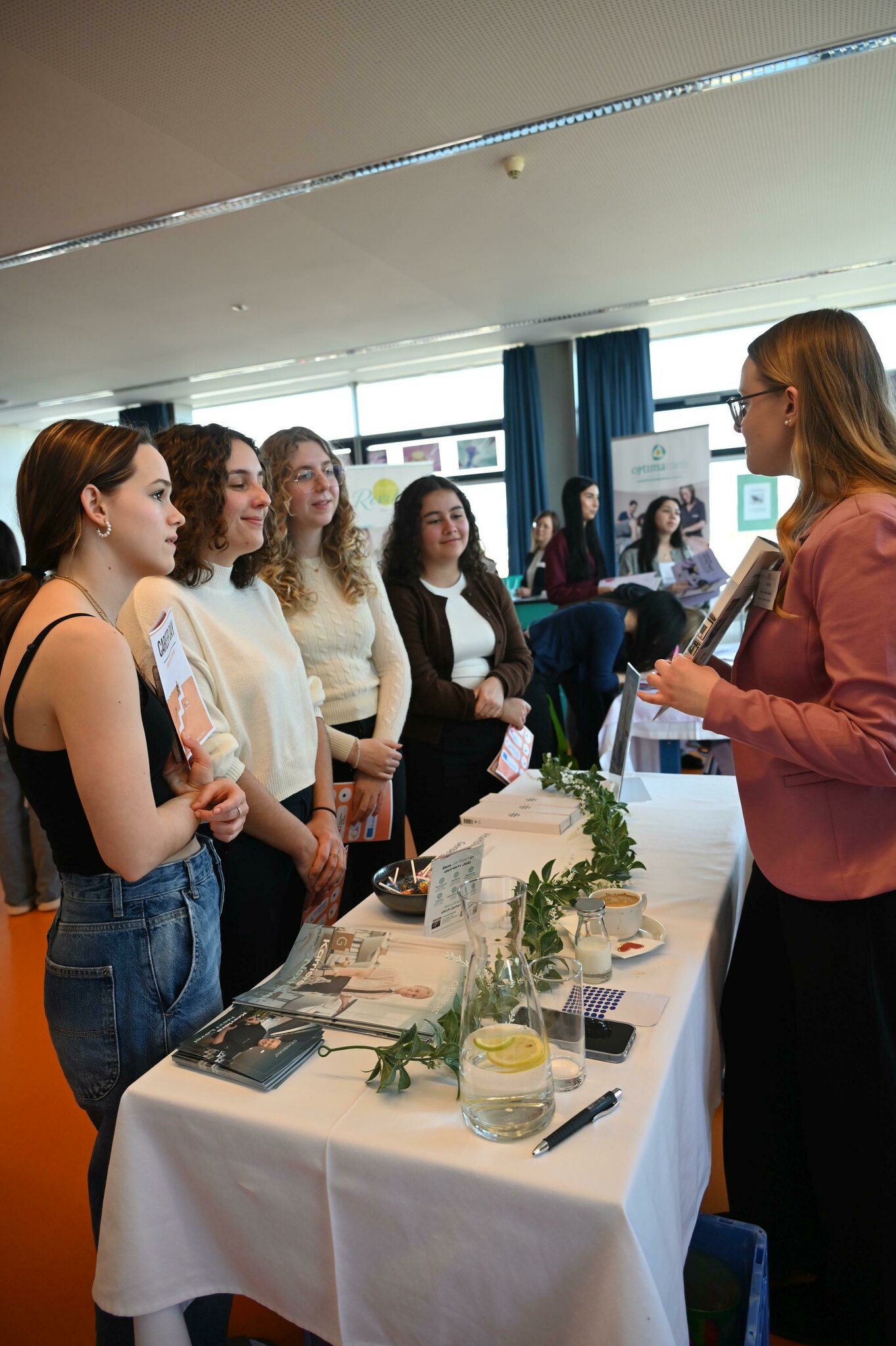 Berufsorientierung: Karrieretag an der HLW Braunau am 27. Februar - Braunau