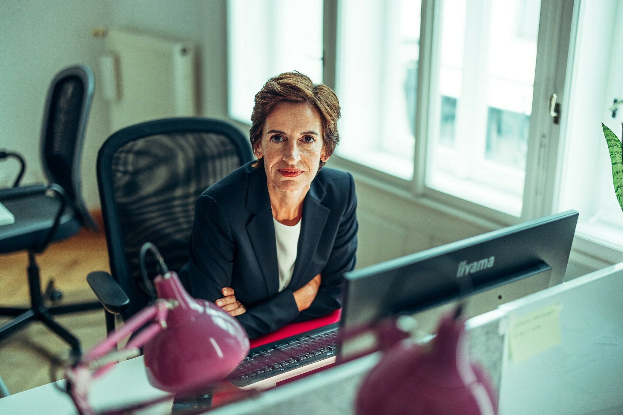 NEOS zum Weltfrauentag: Die Gehaltsschere für Frauen endlich schließen ...