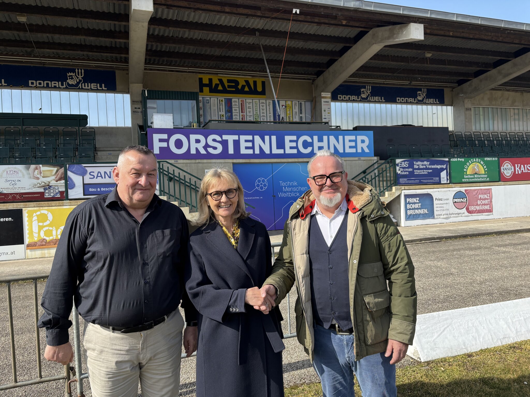 Partnerschaft fixiert: Stadion in der Stadt Perg hat einen neuen Namen ...