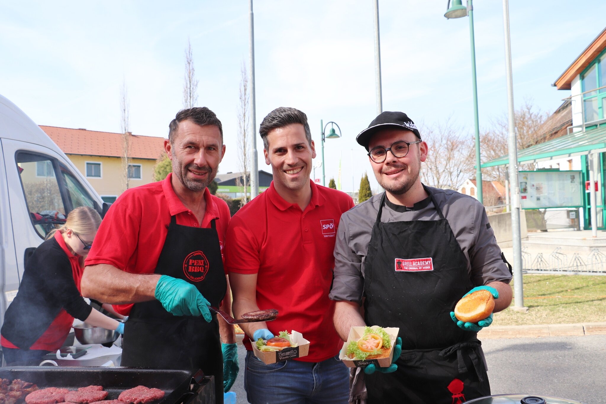 Alexander Ernst auf BURGERmeister-Tour in Werndorf: Burger gingen weg ...