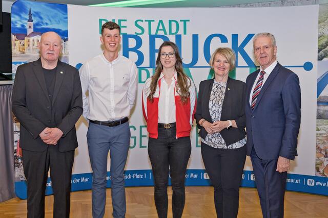 Sportler und Funktionäre geehrt: Rund 150 Auszeichnungen in Bruck ...
