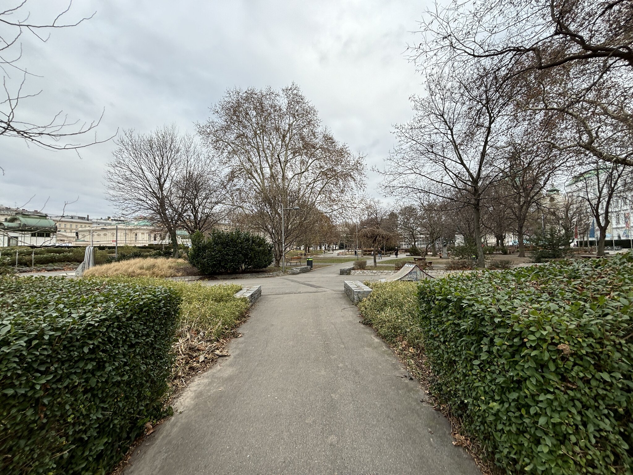 Karlsplatz: Resselpark bekommt eine neue öffentliche WC-Anlage - Wieden