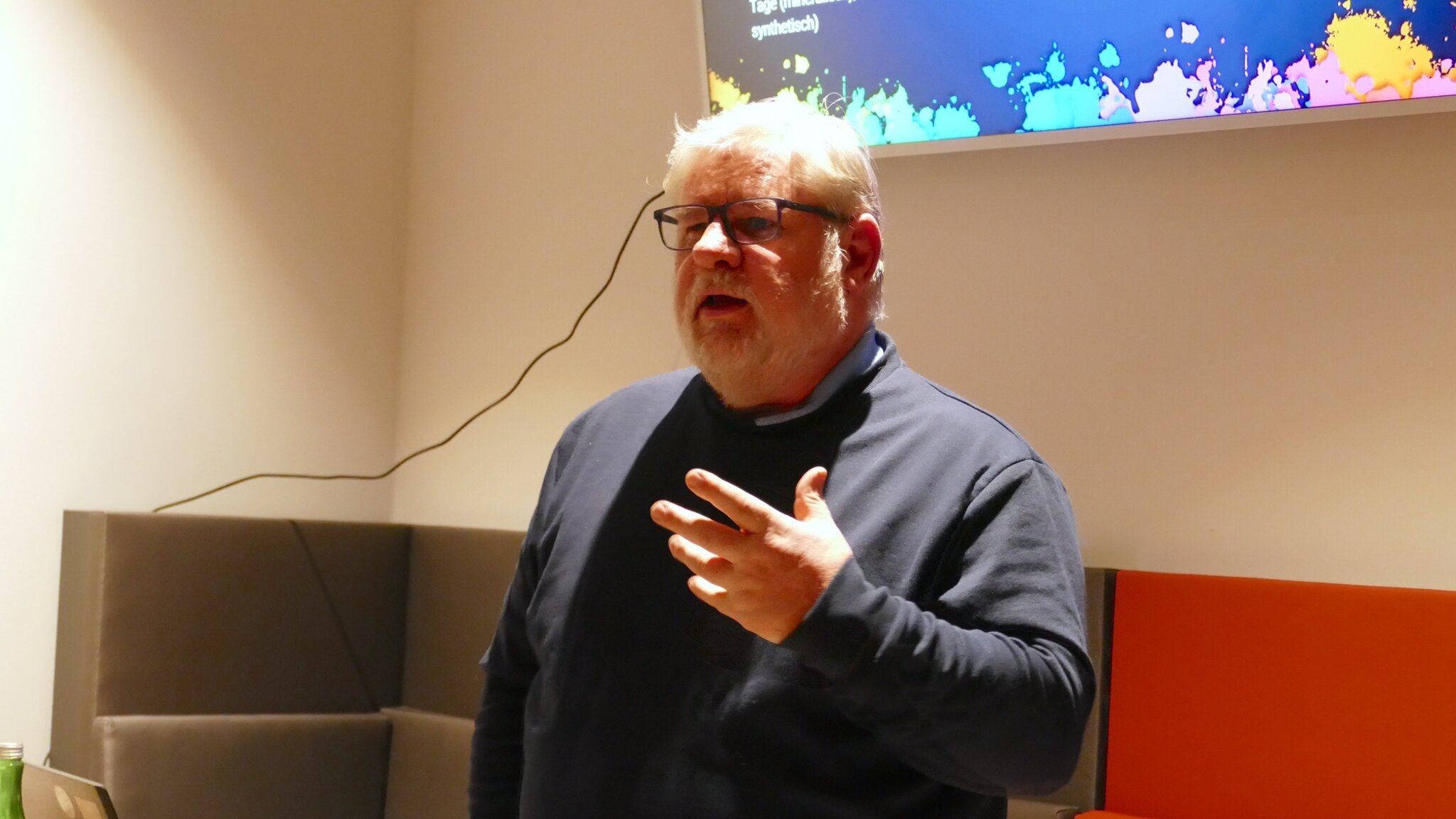 Telfs: ARTforum im März: Farbenfrohes ARTforum mit Walter Haas - Telfs