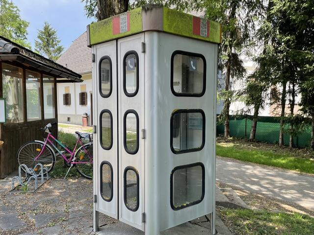Geldautomaten & Post-Stationen: Neue Ära für Telefonzellen in ...