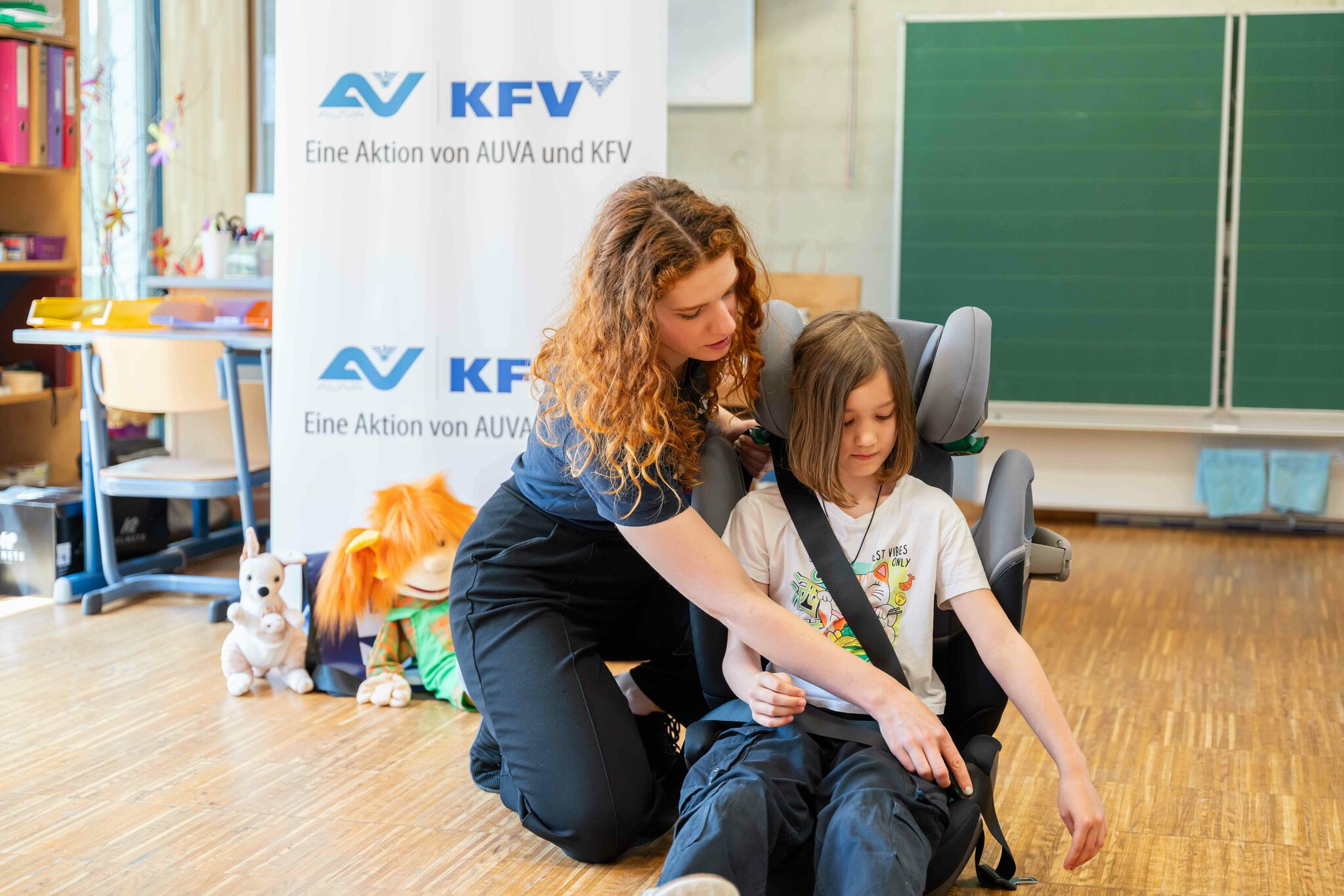 Kindergarten Wallern: "Gurti" zeigt, wie wichtig das Anschnallen im ...