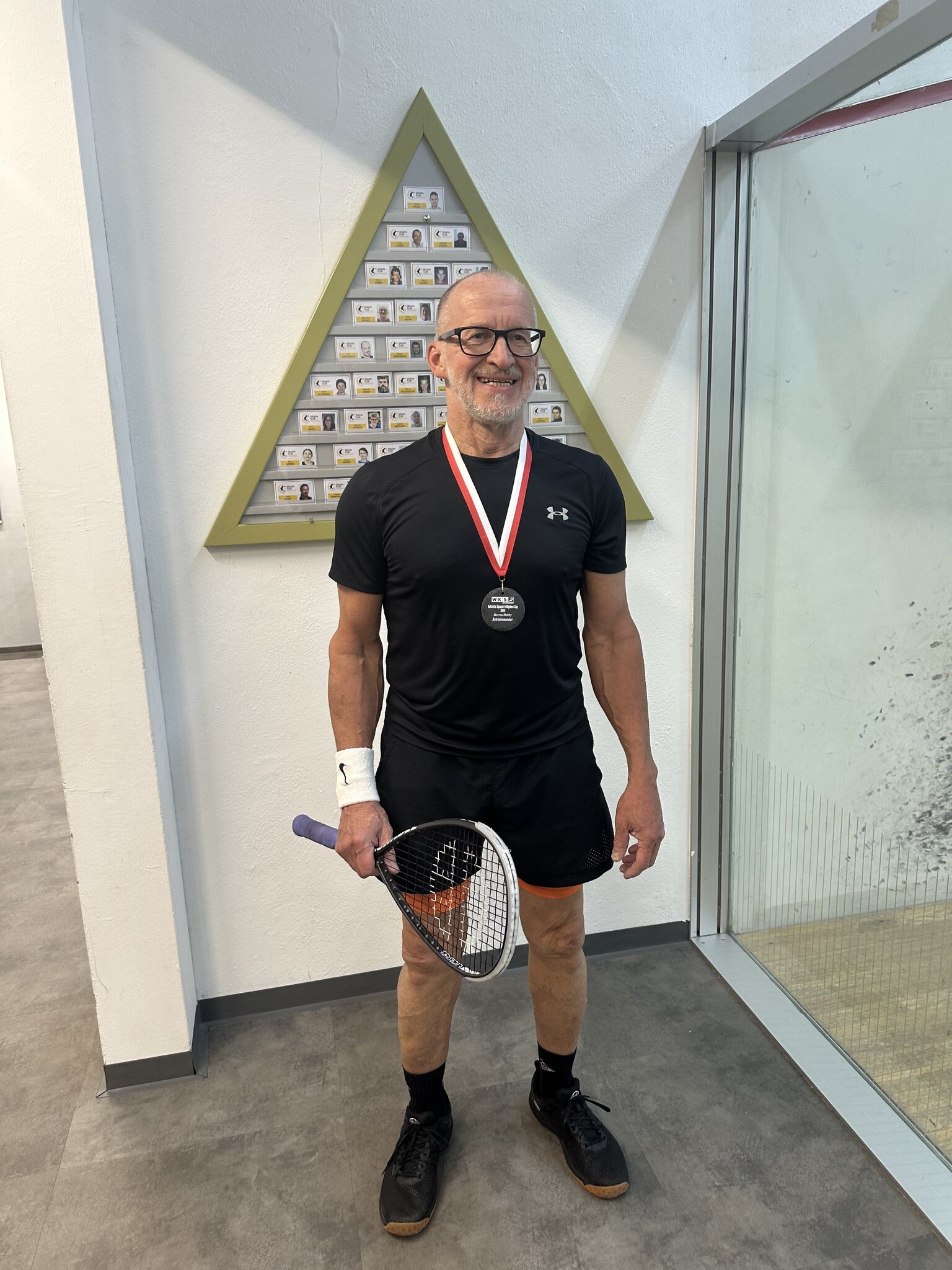 Großer Erfolg am Cord: Alexander Rucker dominiert Squash ...