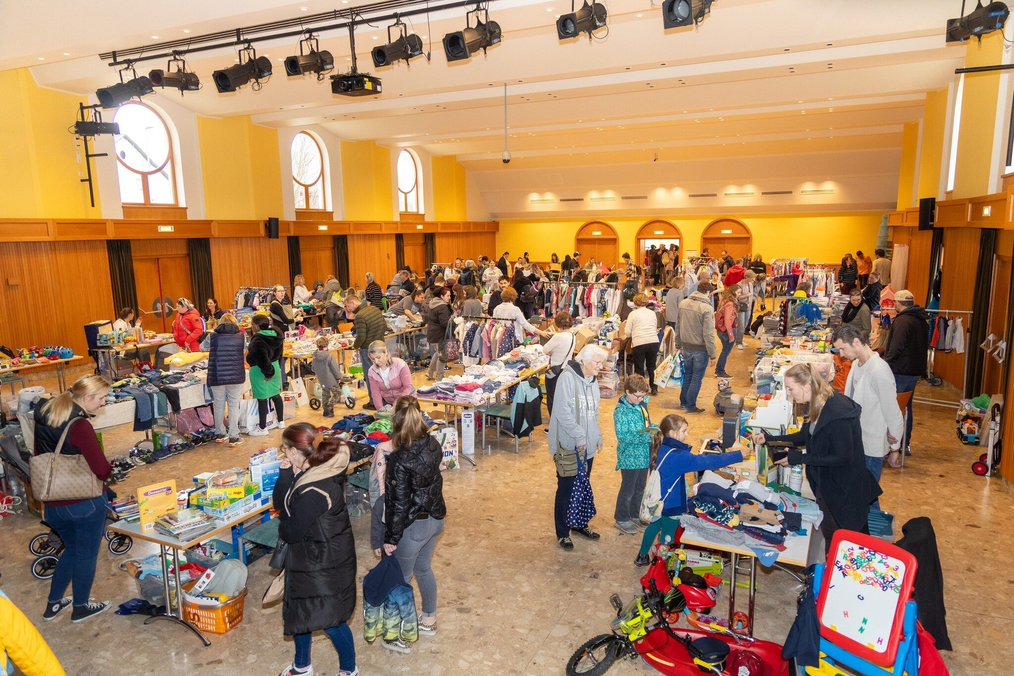Nachhaltigkeit in Gratkorn: Kinderwaren-Flohmarkt war ein voller Erfolg ...