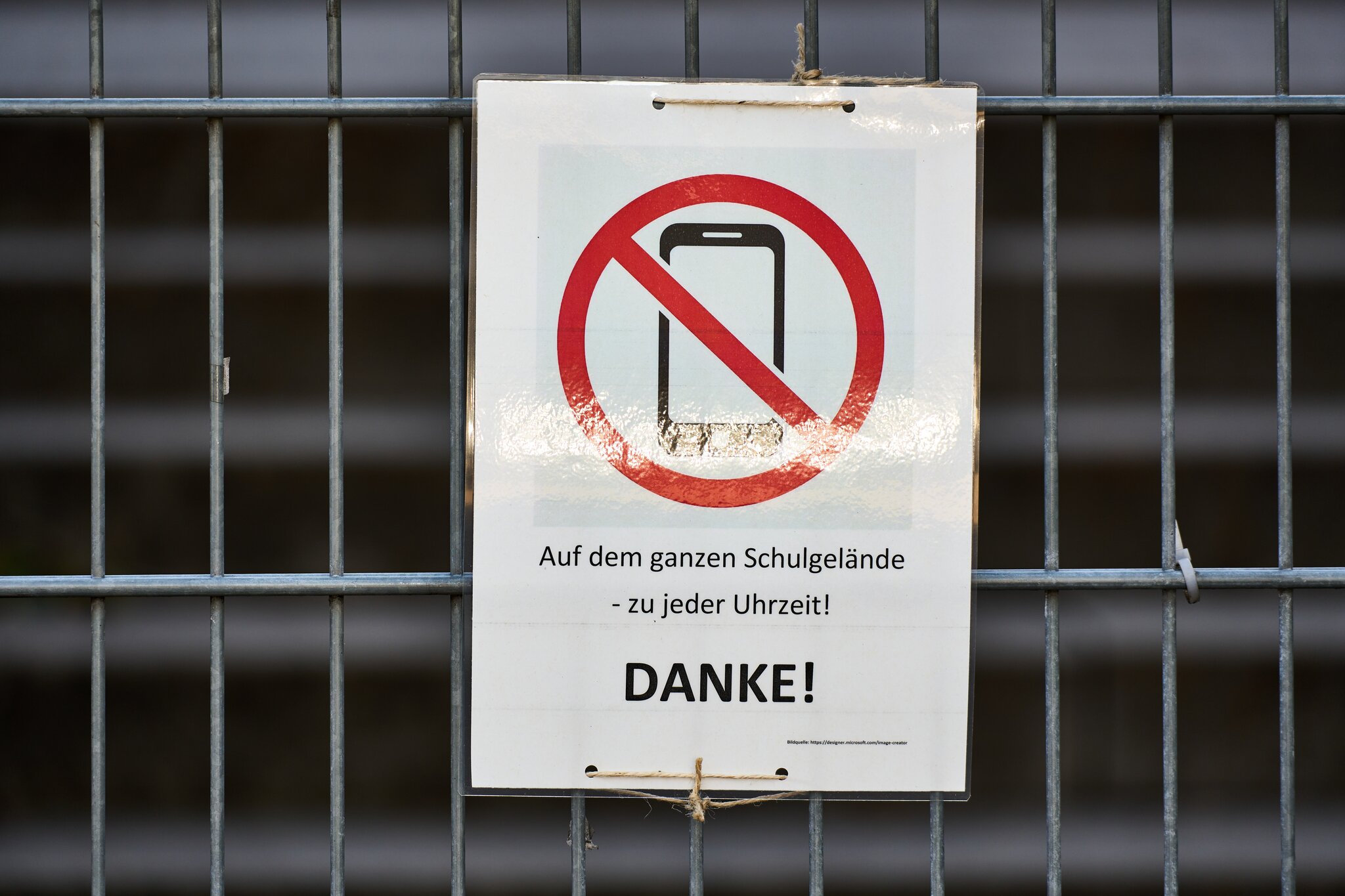 Bundesweites Handyverbot: Schulen ab 1. Mai handyfrei – Ausnahmen möglich