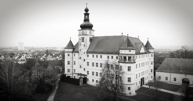 Schloss Hartheim: Neue Dokumentation von Martina Hechenberger - Enns