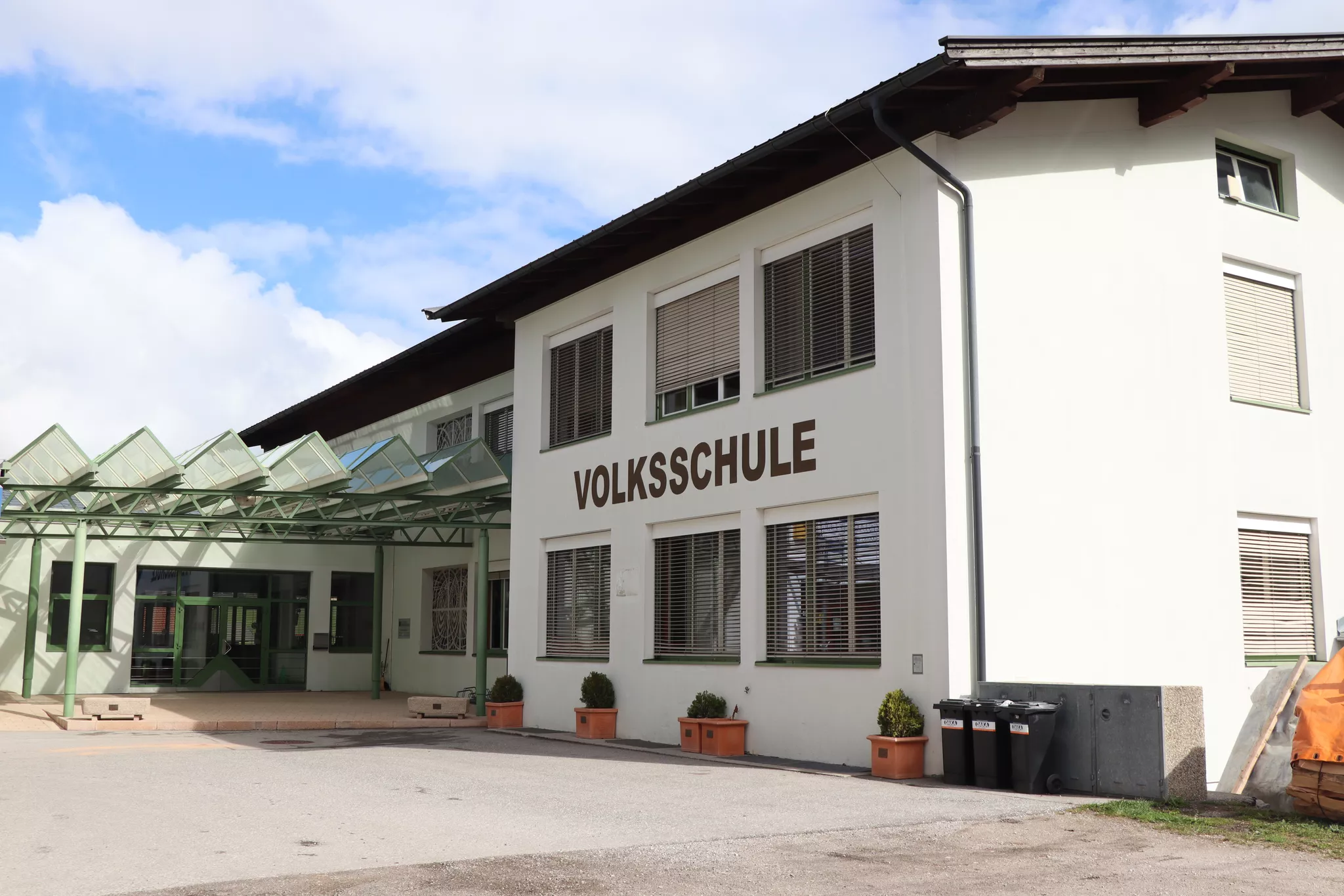 MB vor Ort: Neubau statt Sanierung für die Volksschule Brandenberg ...