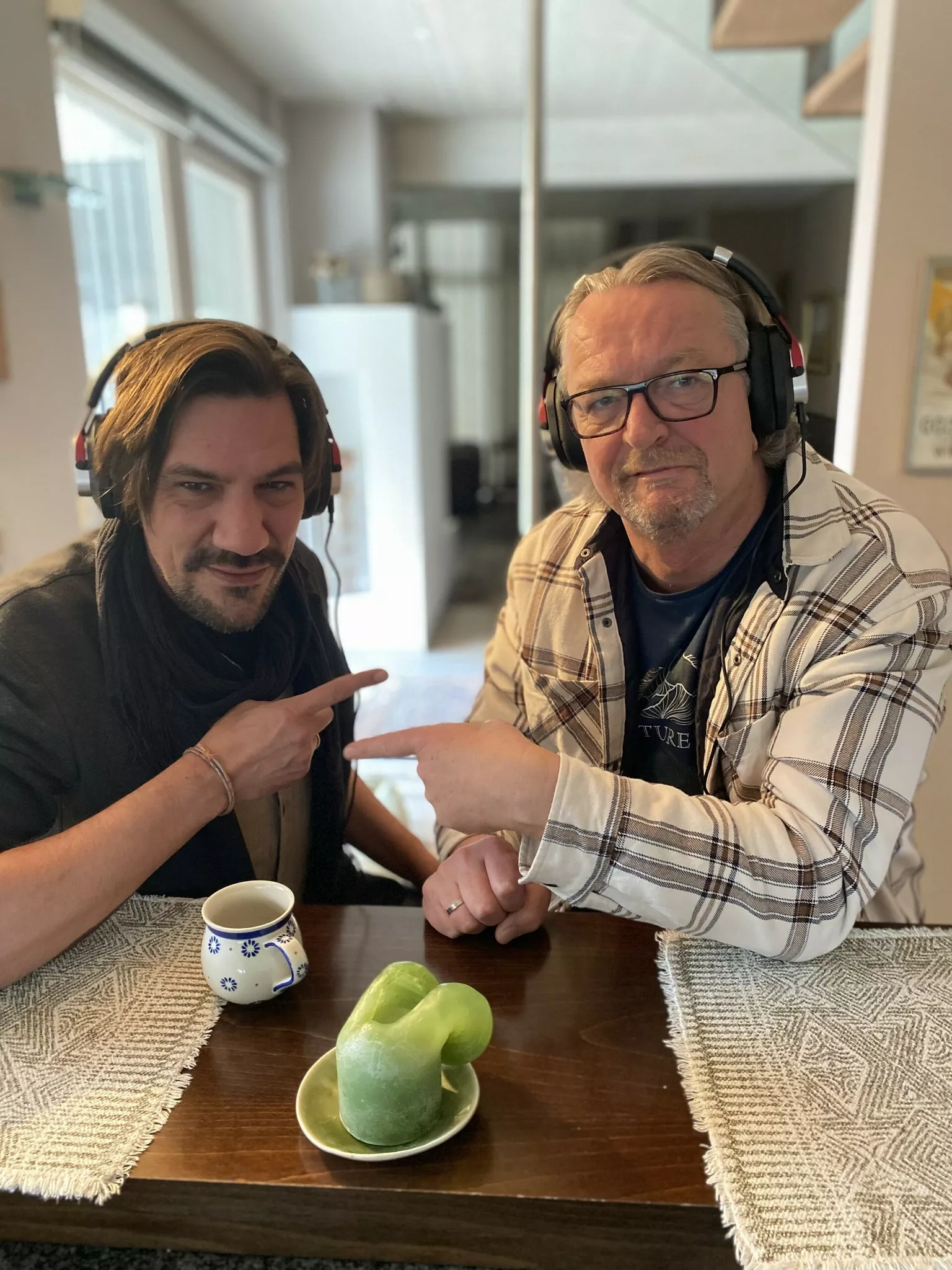 Podcast: "Backstage bei mir" feiert Premiere mit "Alle Achtung" Sänger ...