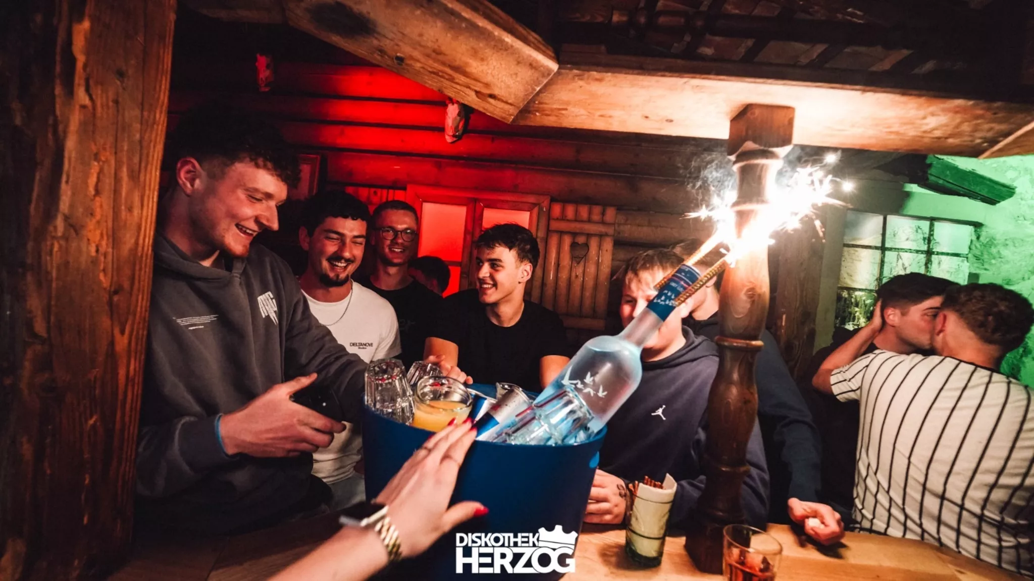 Fotogalerie: Ausgelassene Stimmung in der Diskothek Herzog - Braunau