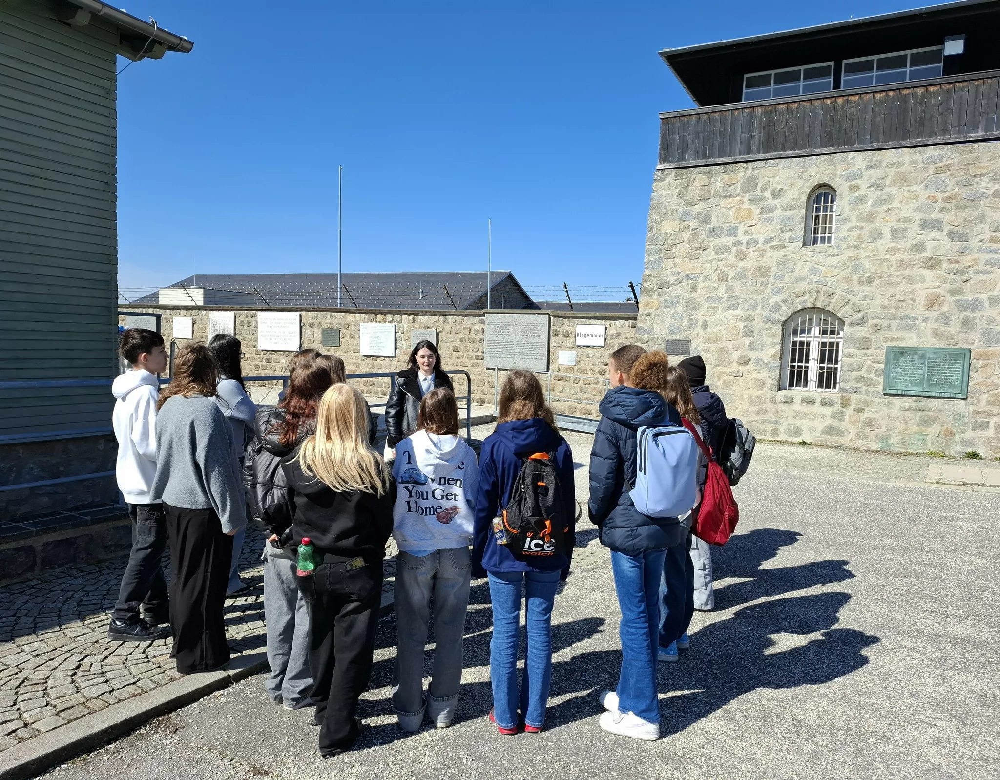 SMS St. Valentin: Geschichtsunterricht vor Ort in der KZ-Gedenkstätte ...