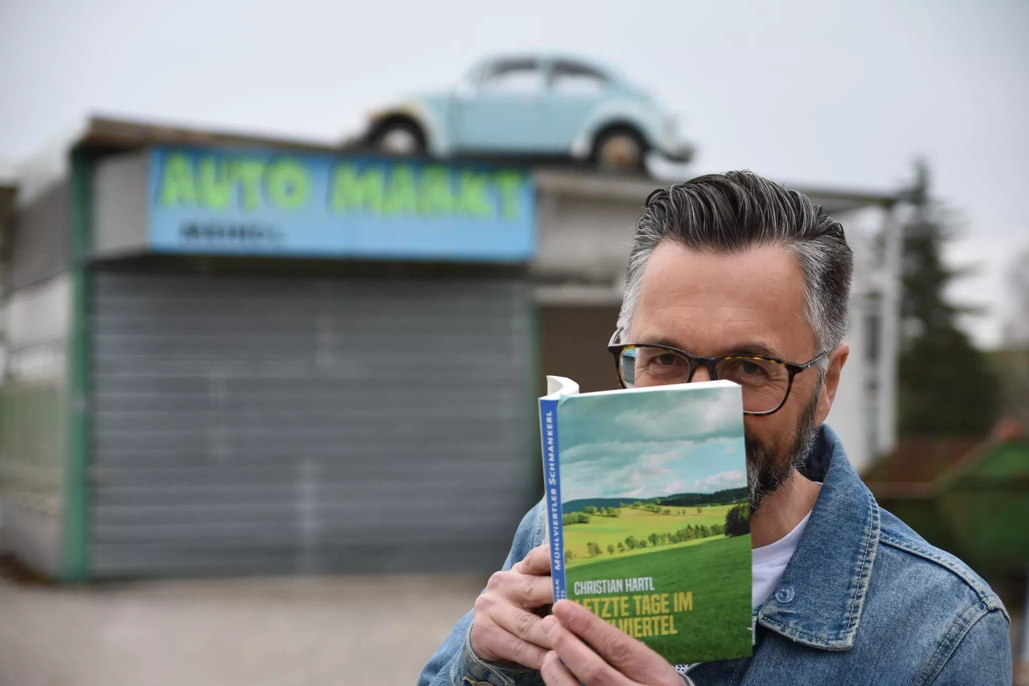 Hansinger veröffentlicht Roman: "Die Handlung ist spannend wie ein ...