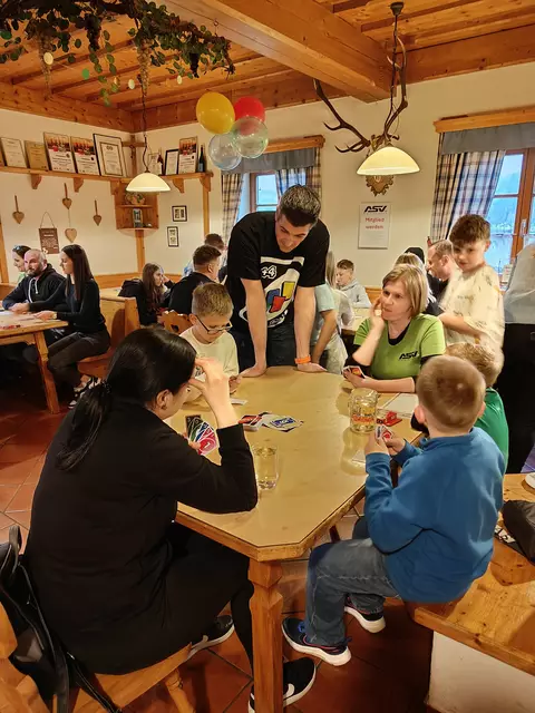 Eine Premiere in Klein-Gaisfeld: 96 Uno-Spezialisten matchten sich ...