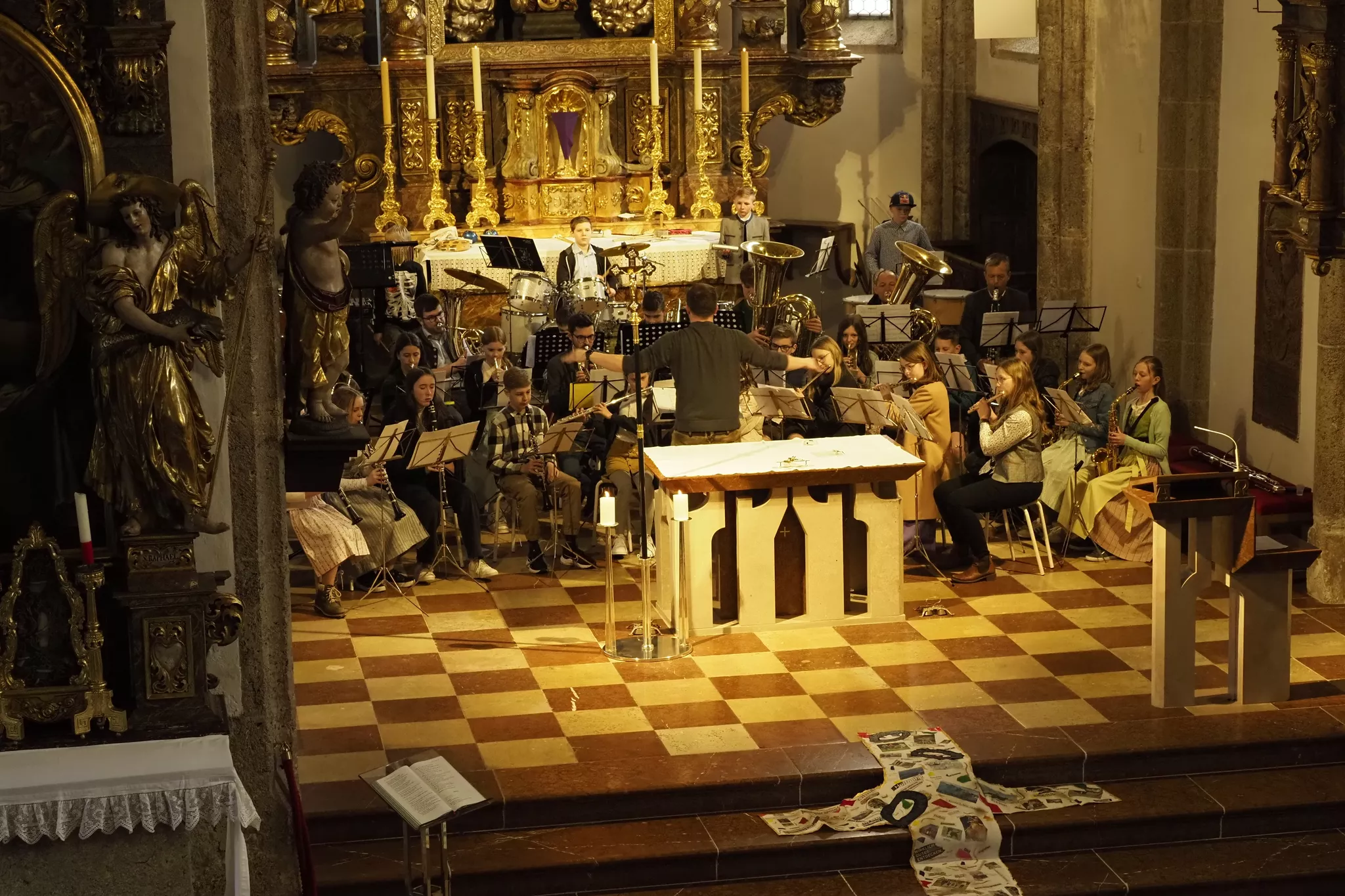 Aufführung der MS Abentau: „Die Kinder haben die Ratschen selbst gebaut ...