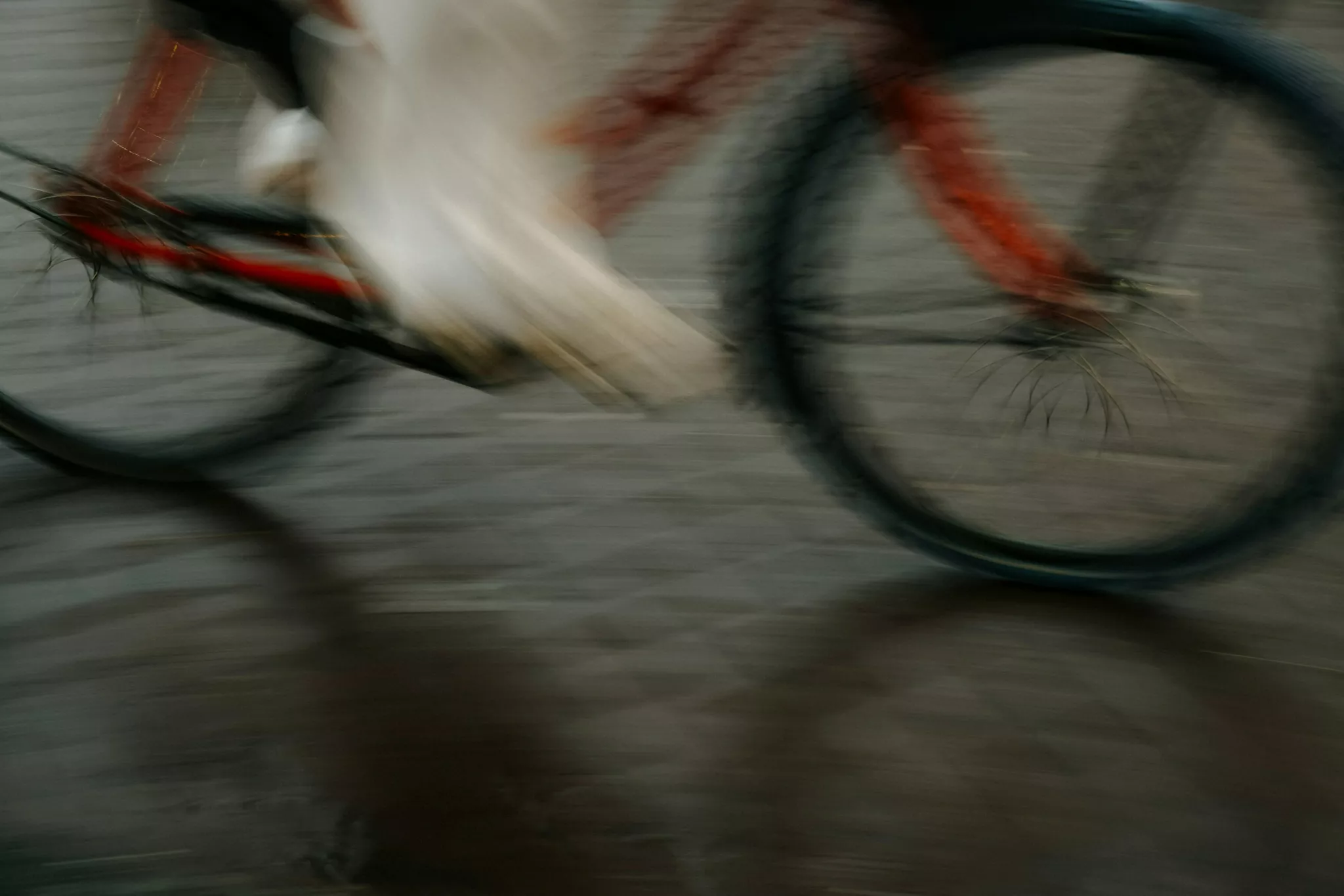 Zeugenaufruf: Schwere Verletzungen nach Fahrrad-Crash am Murradweg - Graz