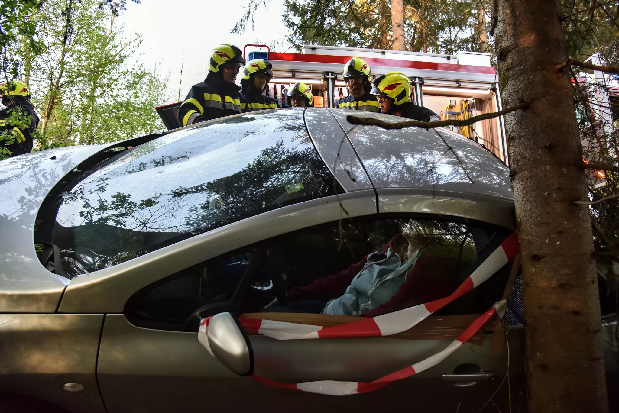 Alarmübung in der Gralla Au: Schwerer Verkehrsunfall mit eingeklemmten Personen - Leibnitz