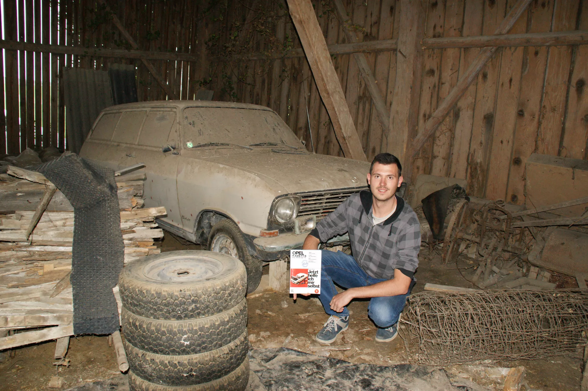 Leidenschaft im Bezirk Hollabrunn: Zwei Personen und die Liebe zu Oldtimern - Hollabrunn