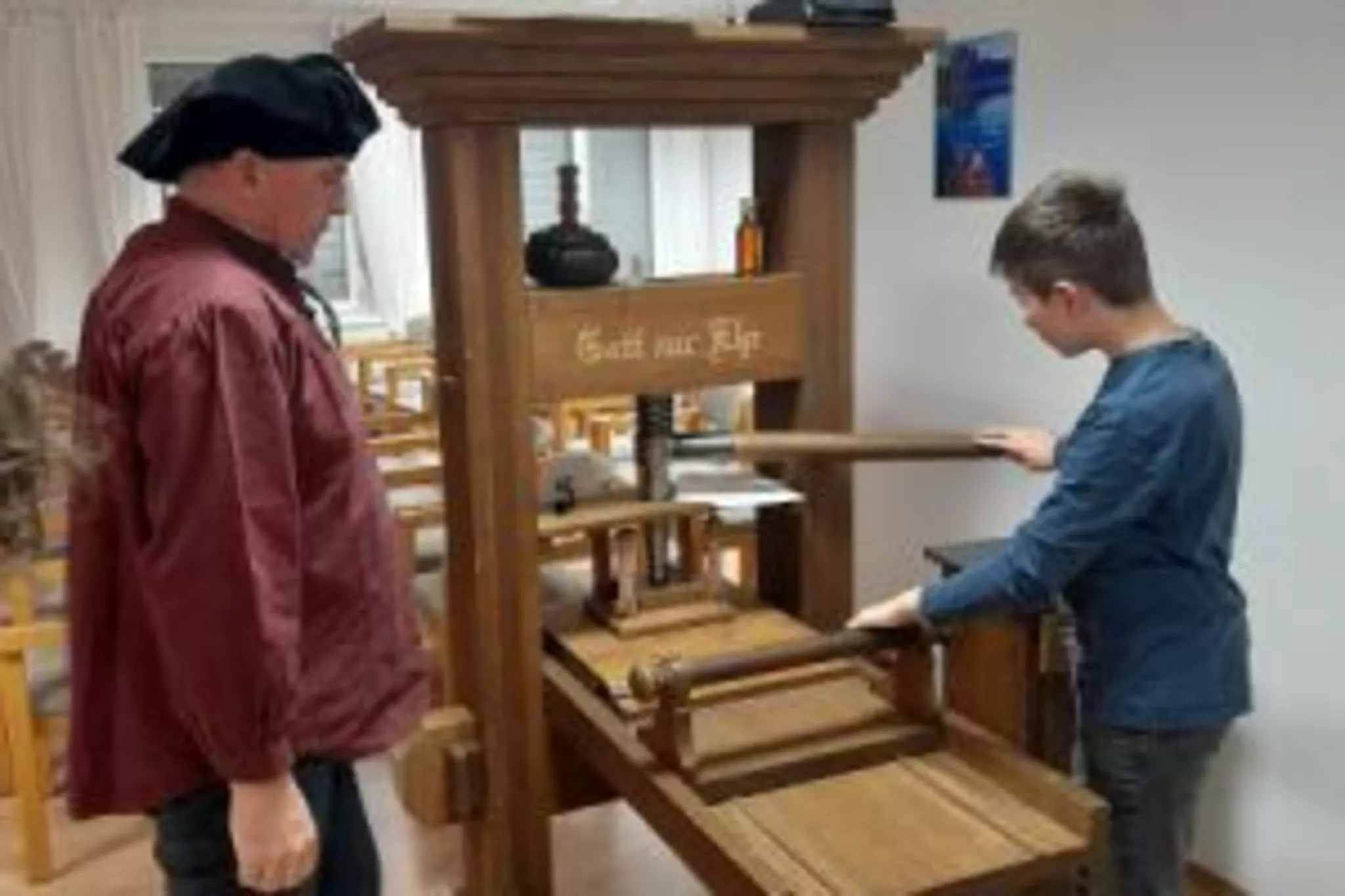 RG Lambach: Klassen besuchen Gutenberg-Ausstellung - Wels & Wels Land