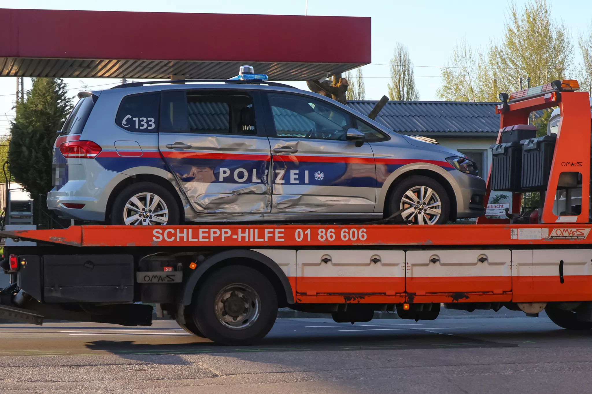 Ein Verletzter in Edt bei Lambach: Pkw und Polizeistreife krachen zusammen - Wels & Wels Land