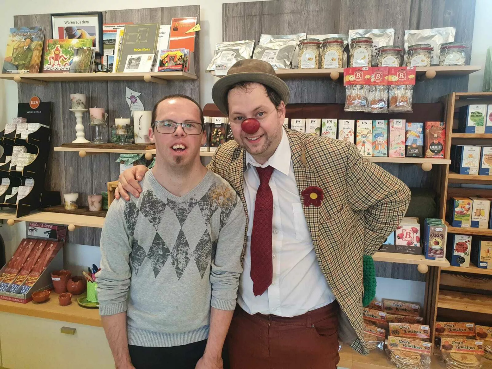 Paul Pümpel bringt alle zum Lachen: Clown zauberte in Lengau – für Jung ...