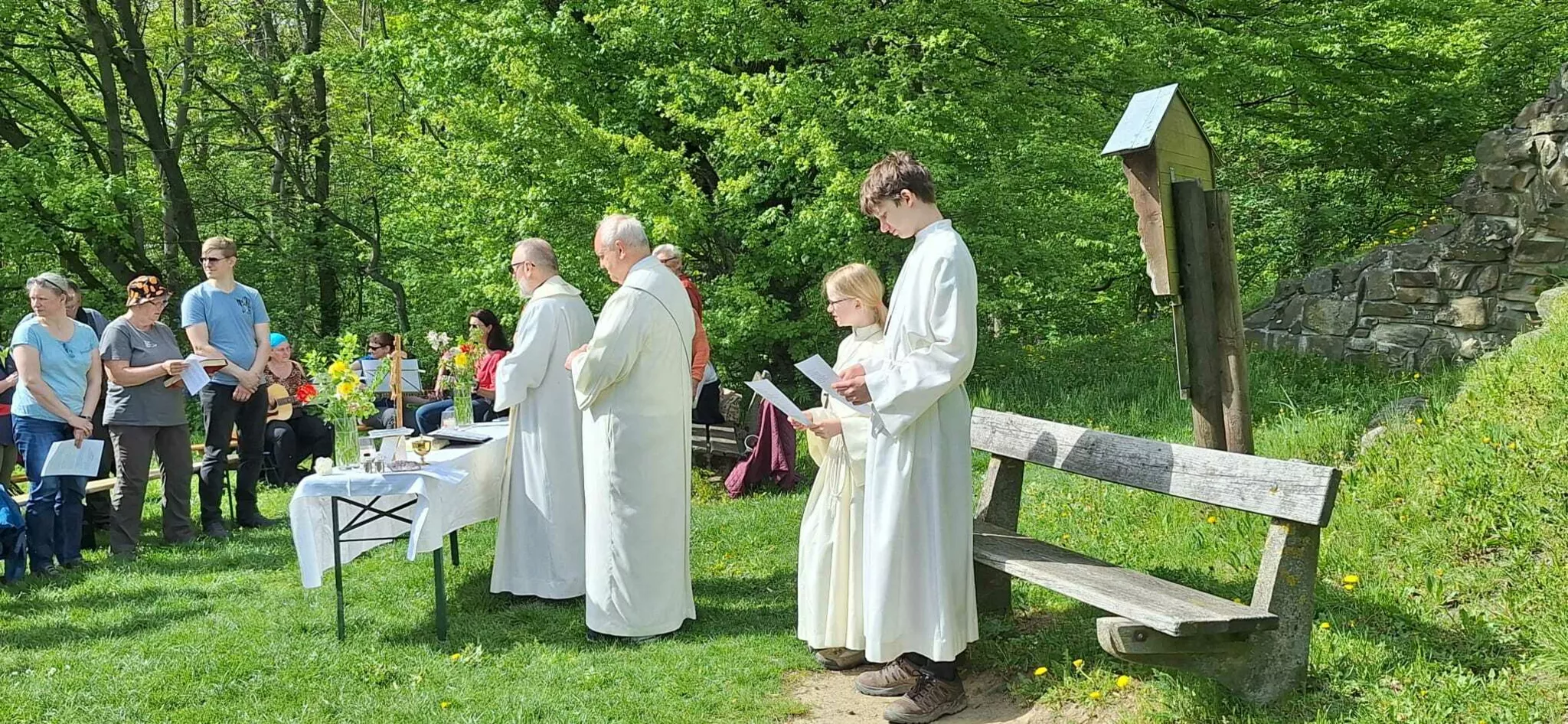 Beim Obelisk in Hadersfeld: Emmausgang mit Messe am Ostermontag ...