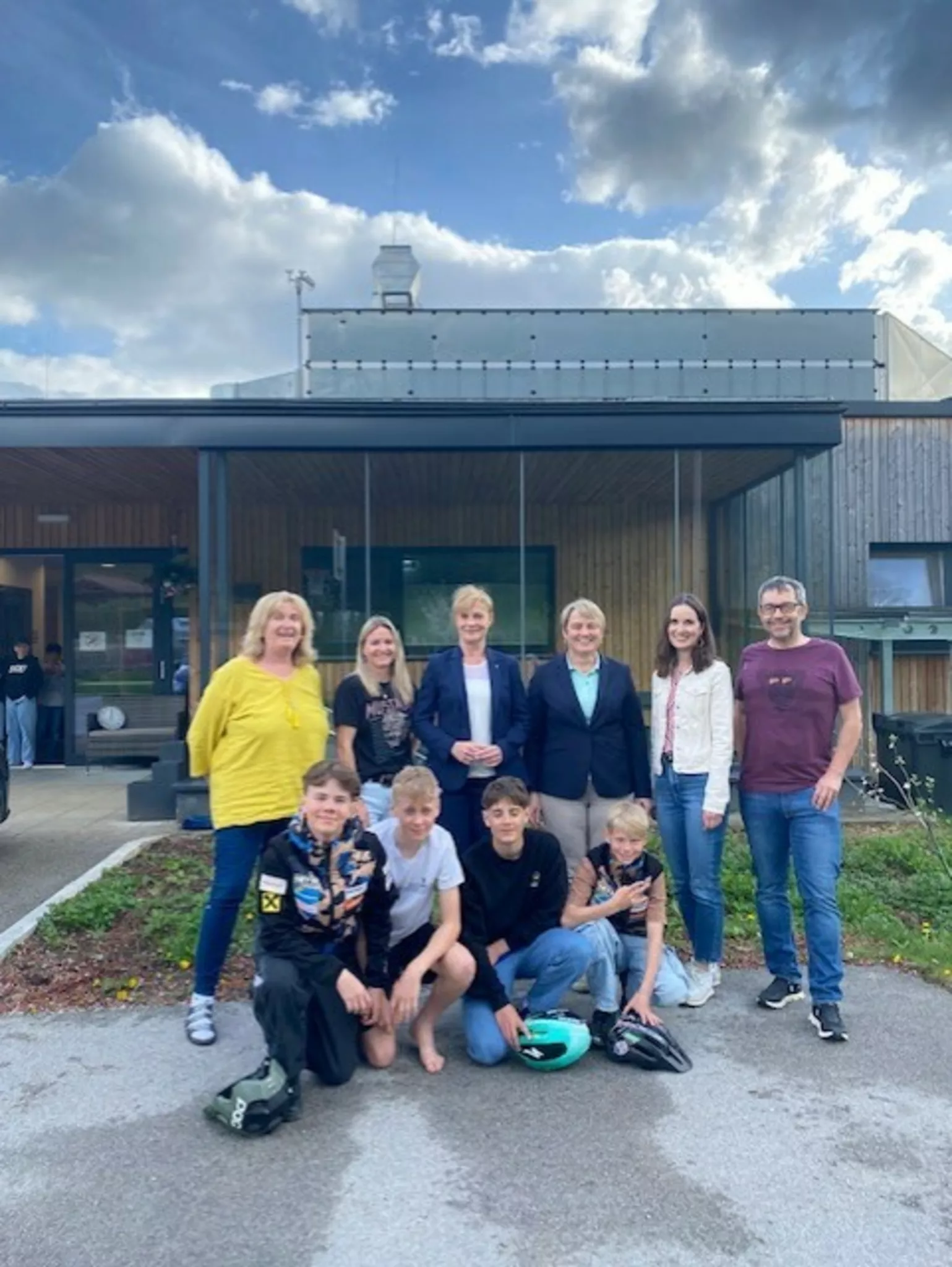 Neue Vorsitzende Verein Jutel: LAbg. Doris Staudinger zu Besuch im Ski-Internat - Kirchdorf