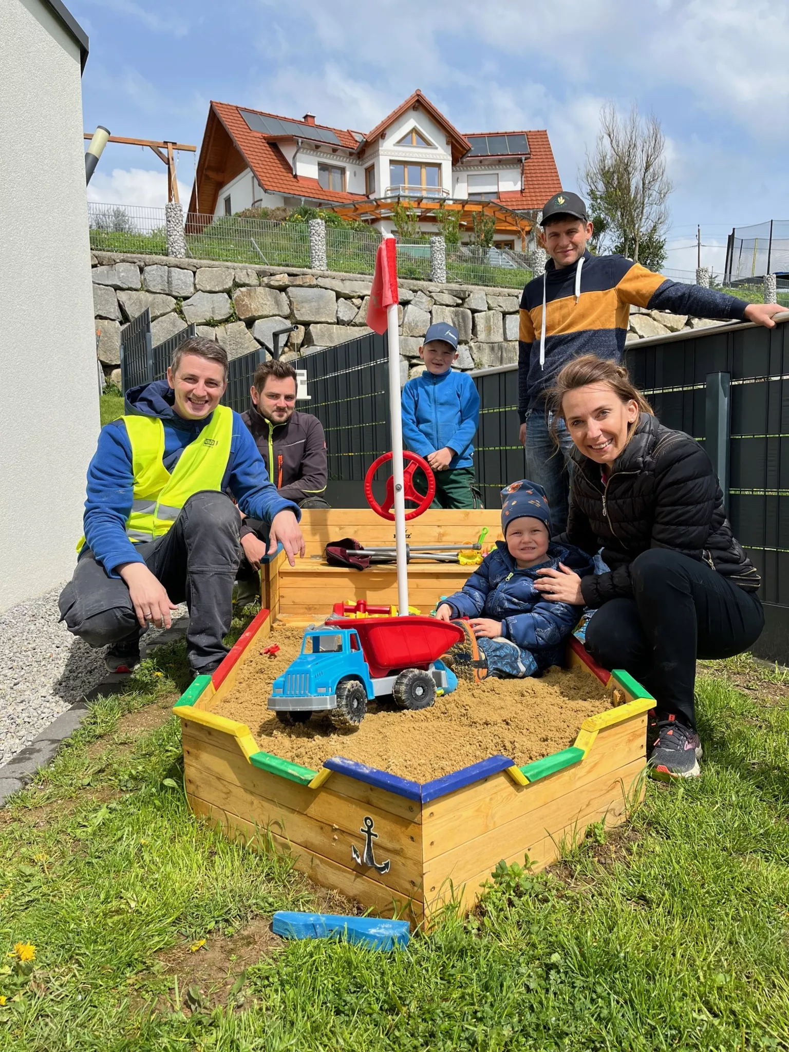 Aktion: Lichtenberger ÖAAB-Team befüllte 43 Sandkisten neu - Urfahr-Umgebung