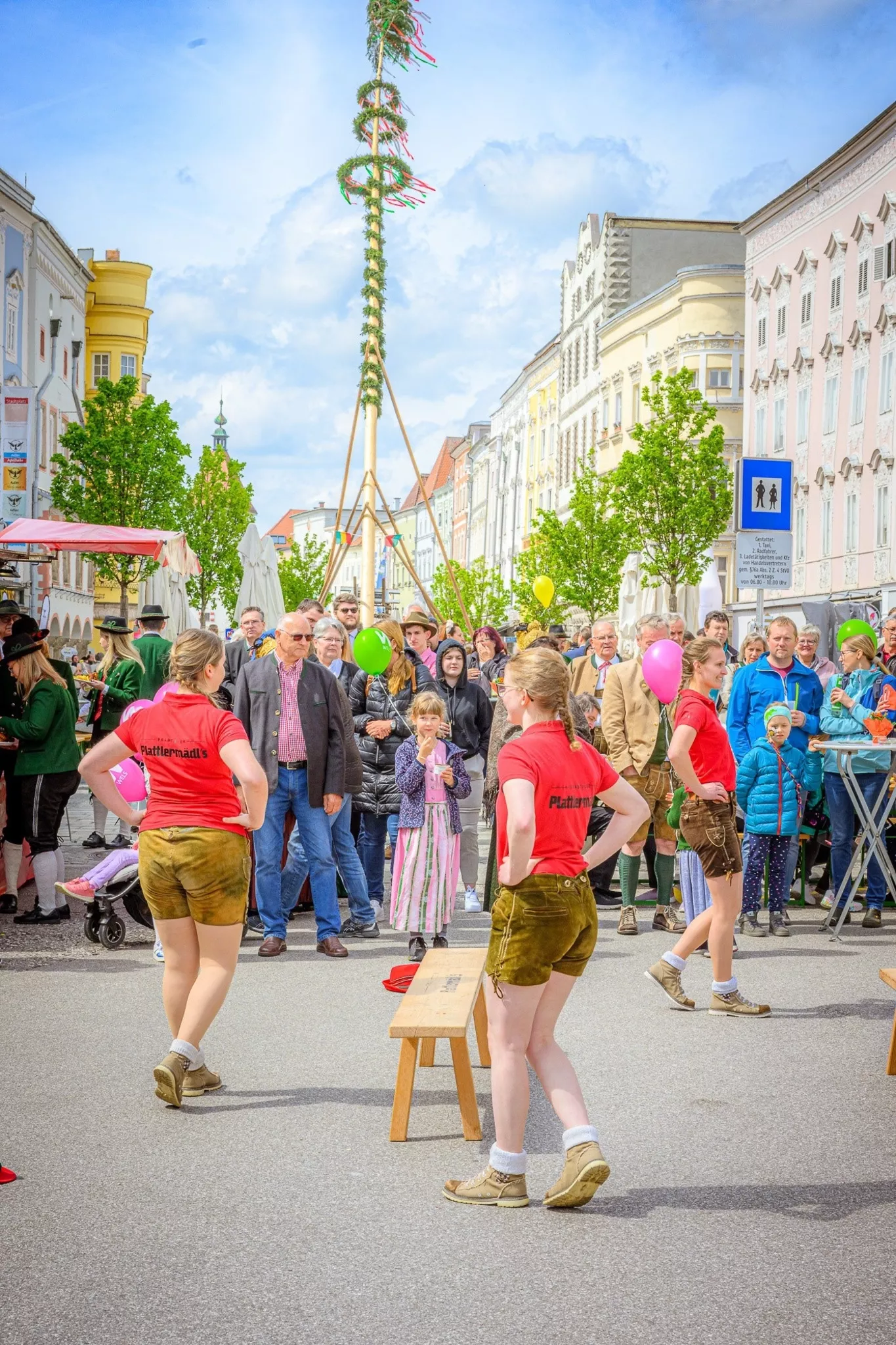 Bildergalerie: Das war das Maibaumfest in Wels 2025 - Wels & Wels Land