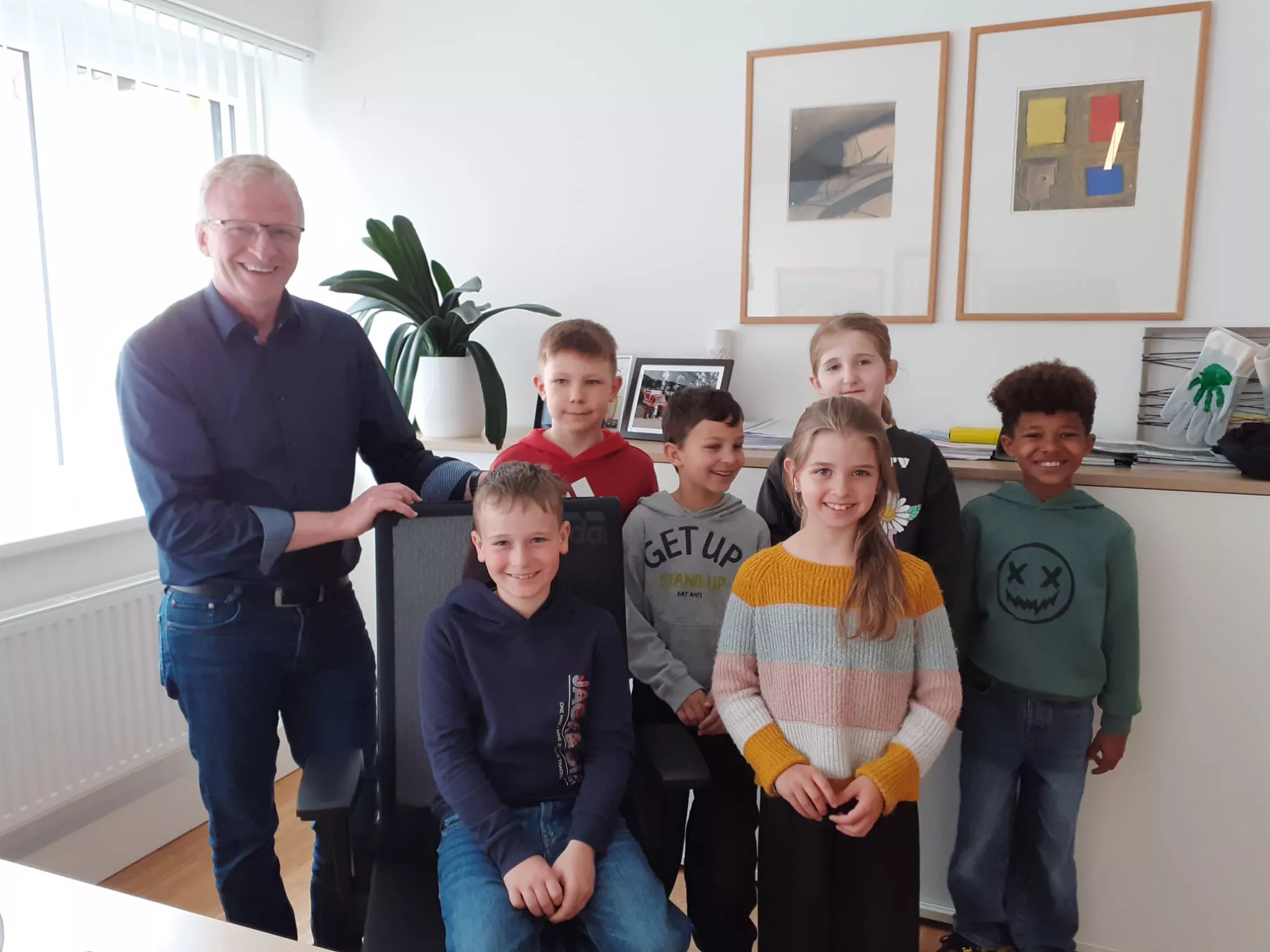 Rundgang durch Amt: Volksschüler zu Besuch bei Freinbergs Bürgermeister ...