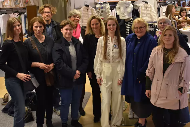 BRG/BORG St. Pölten Ausstellung: Kunstinstallation im Kaufrausch - St ...