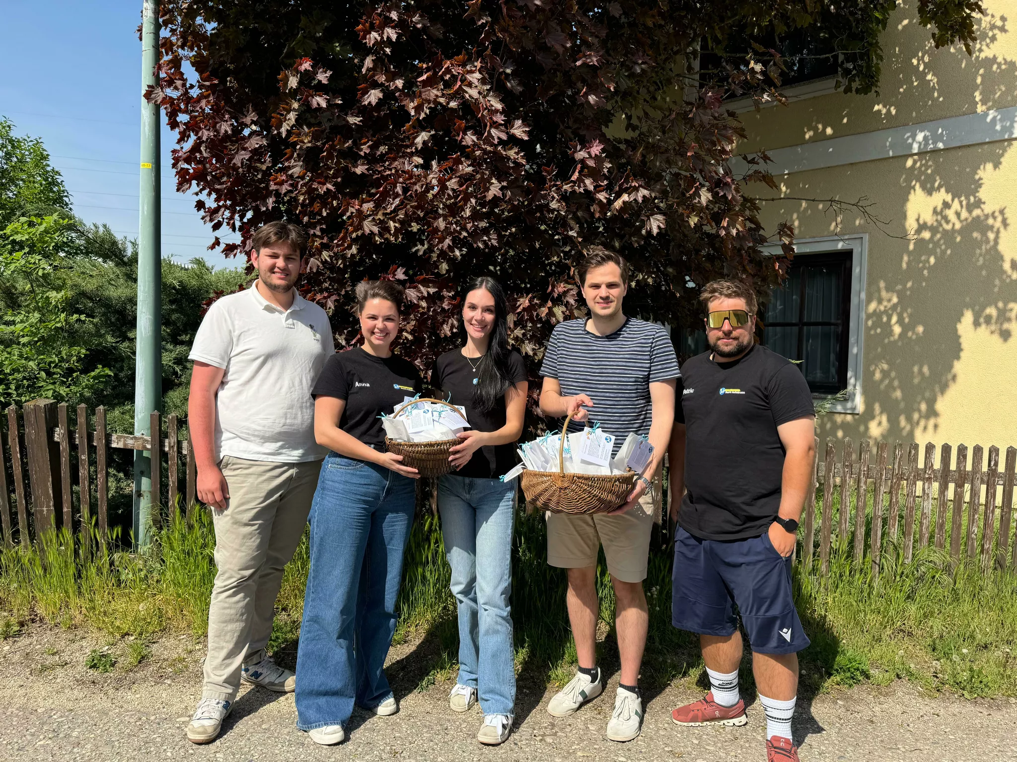 Aktion „Klimathon“: Junge Volkspartei Hollabrunn verteilt Blühkugeln ...