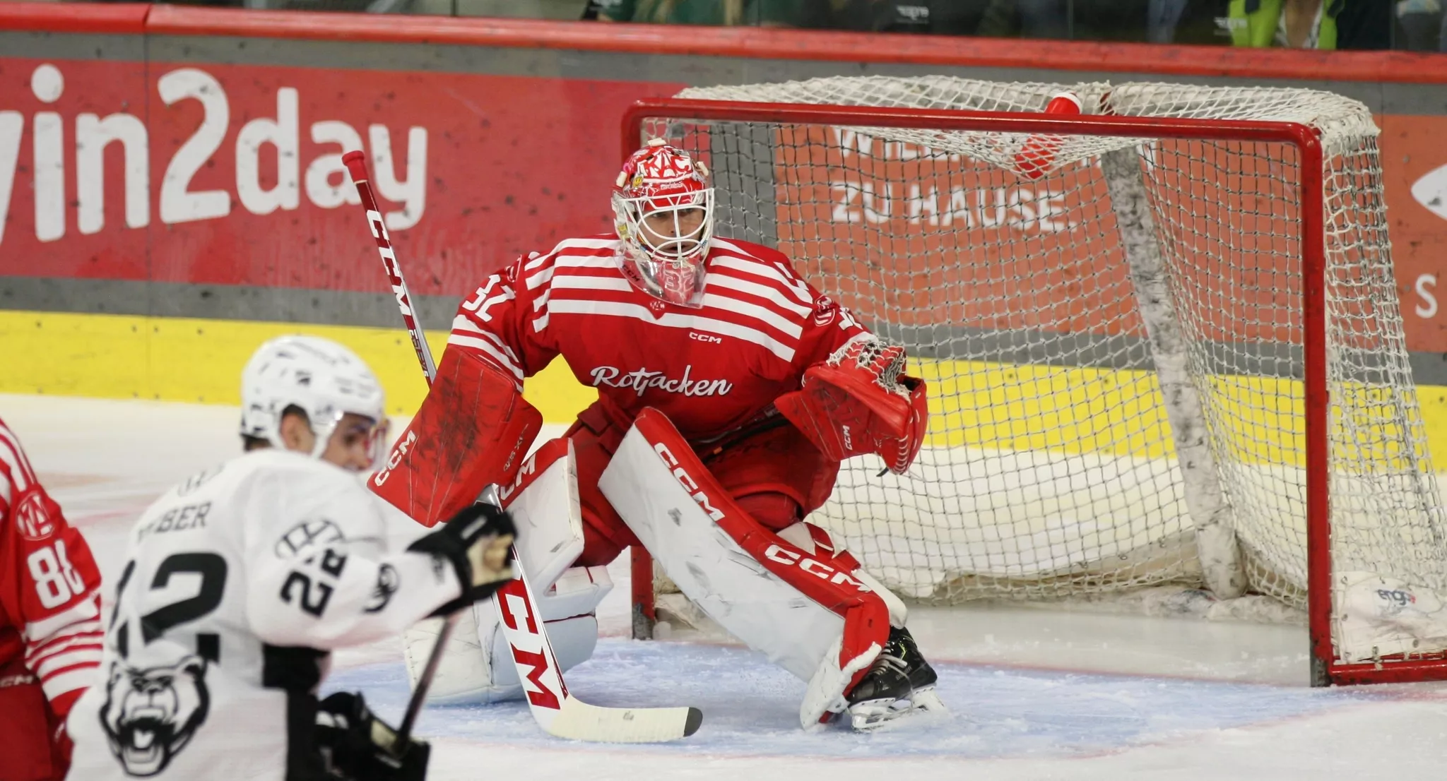 "Brennt immer noch dafür": Sechste Saison für Sebastian Dahm im EC-KAC ...