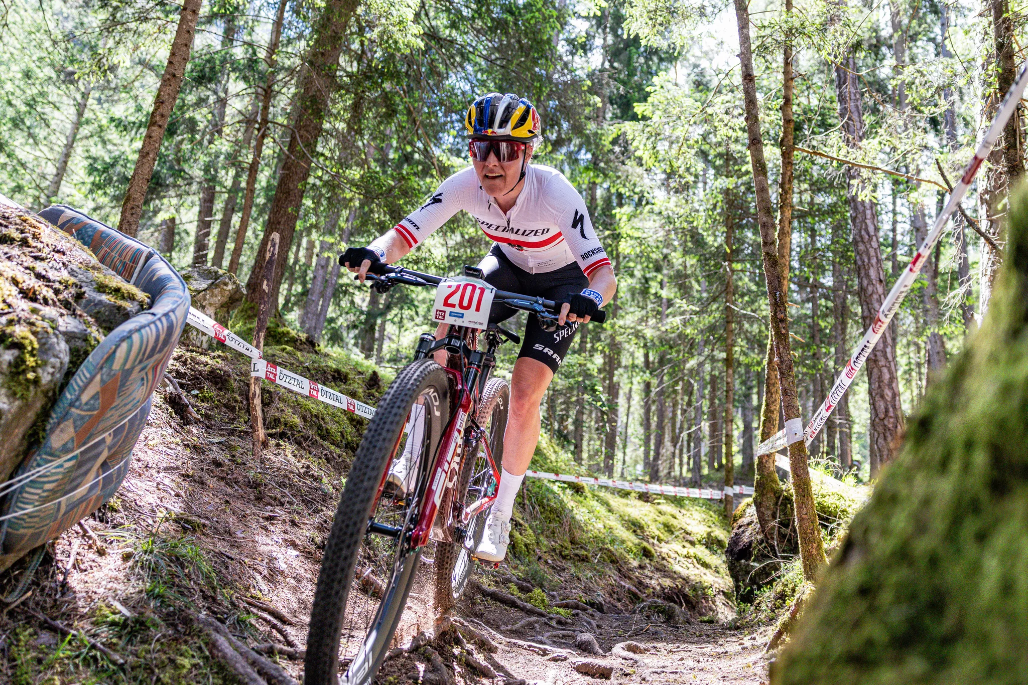 Laura Stigger triumphiert in Haiming: Heimsieg am Muttertag - Imst