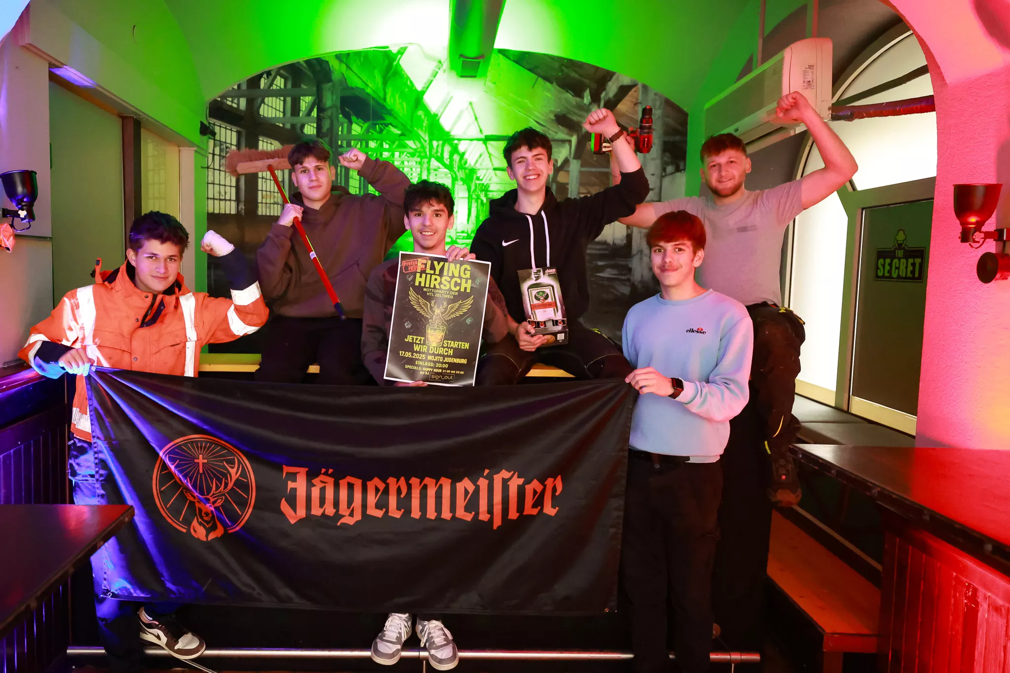 Bilder: HTL Zeltweg bringt die „Flying Hirsch“-Mottoparty nach ...