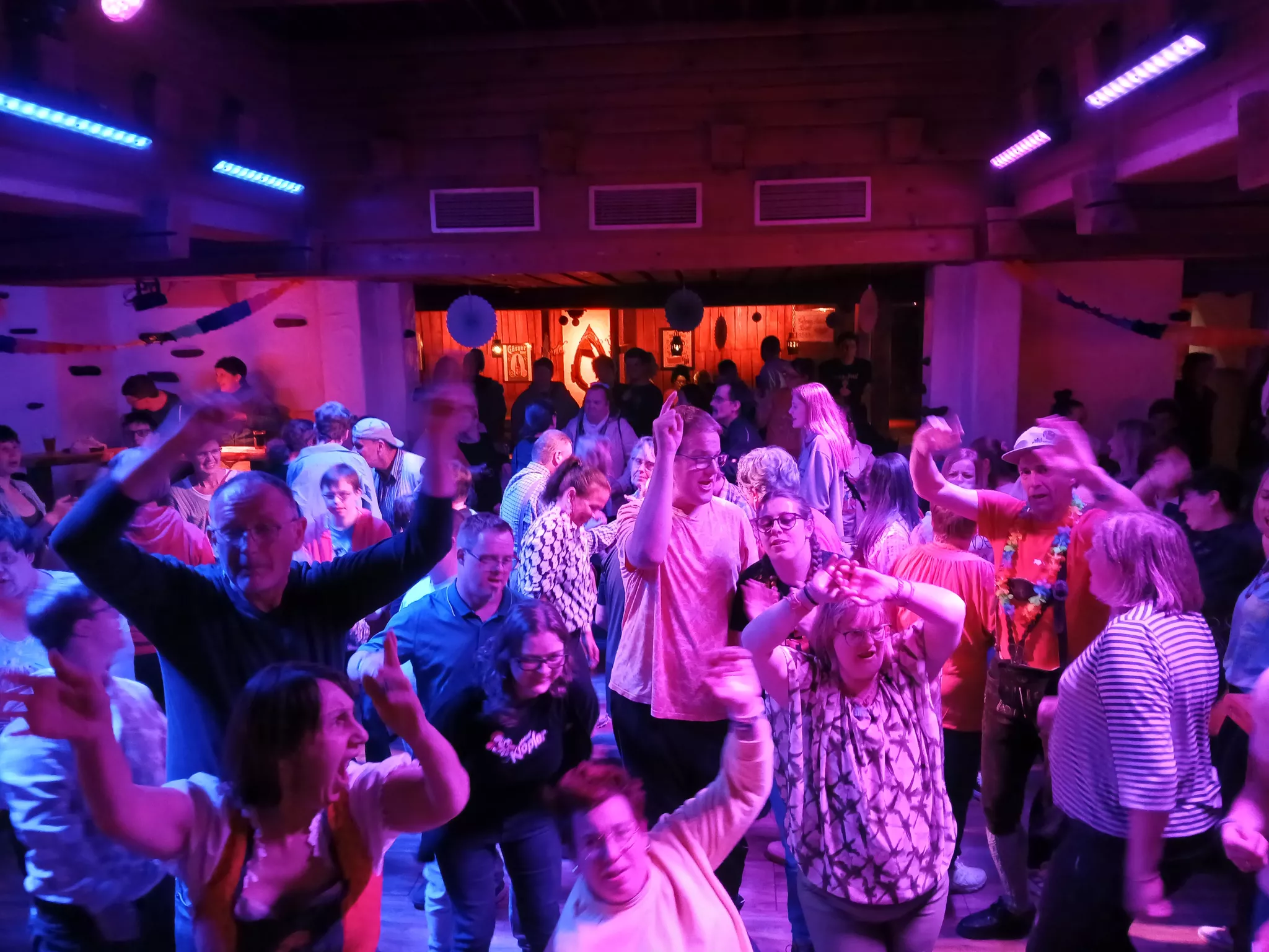 Farbenfroh gefeiert: Vivico Dance bringt Lebensfreude auf die ...